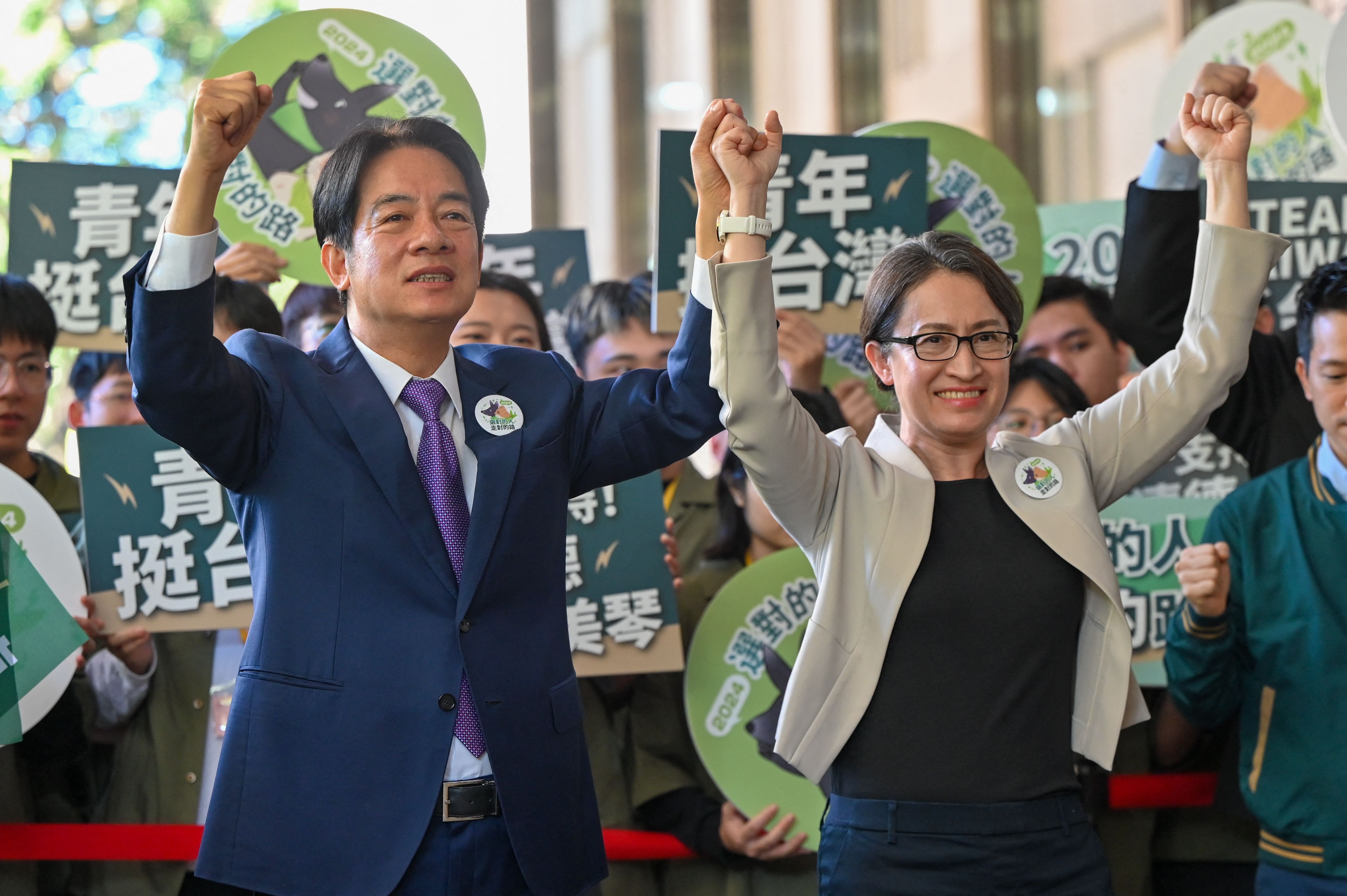 Taiwan’s top US diplomat registers for election;…