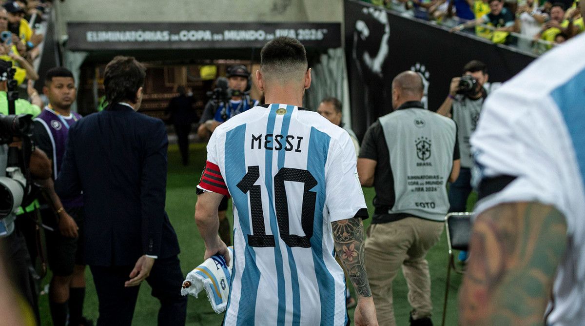 Lionel Messi, Argentina Walk Off Pitch When Fight…