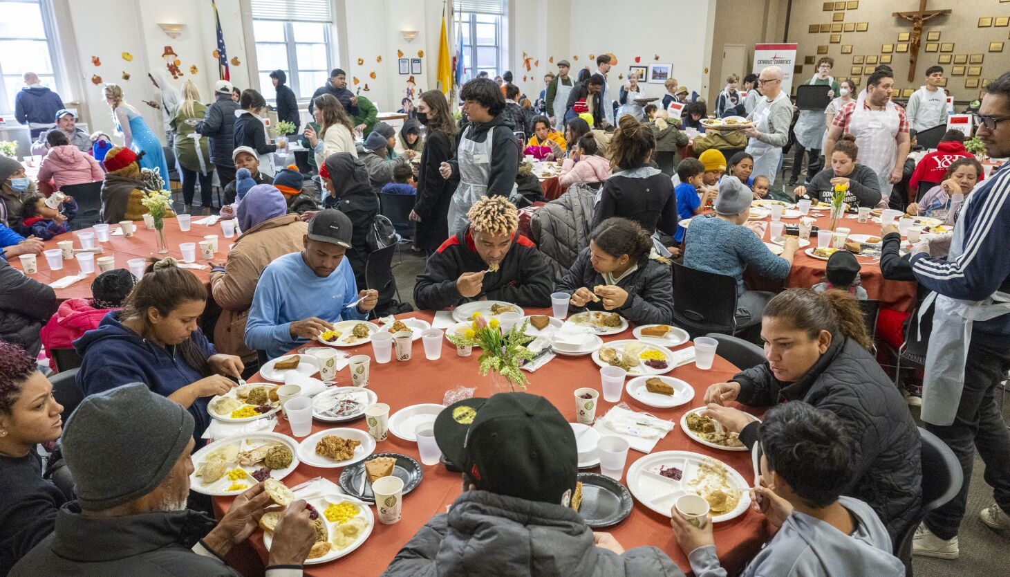 Chicagoans open hearts, doors for Thanksgiving meals:…