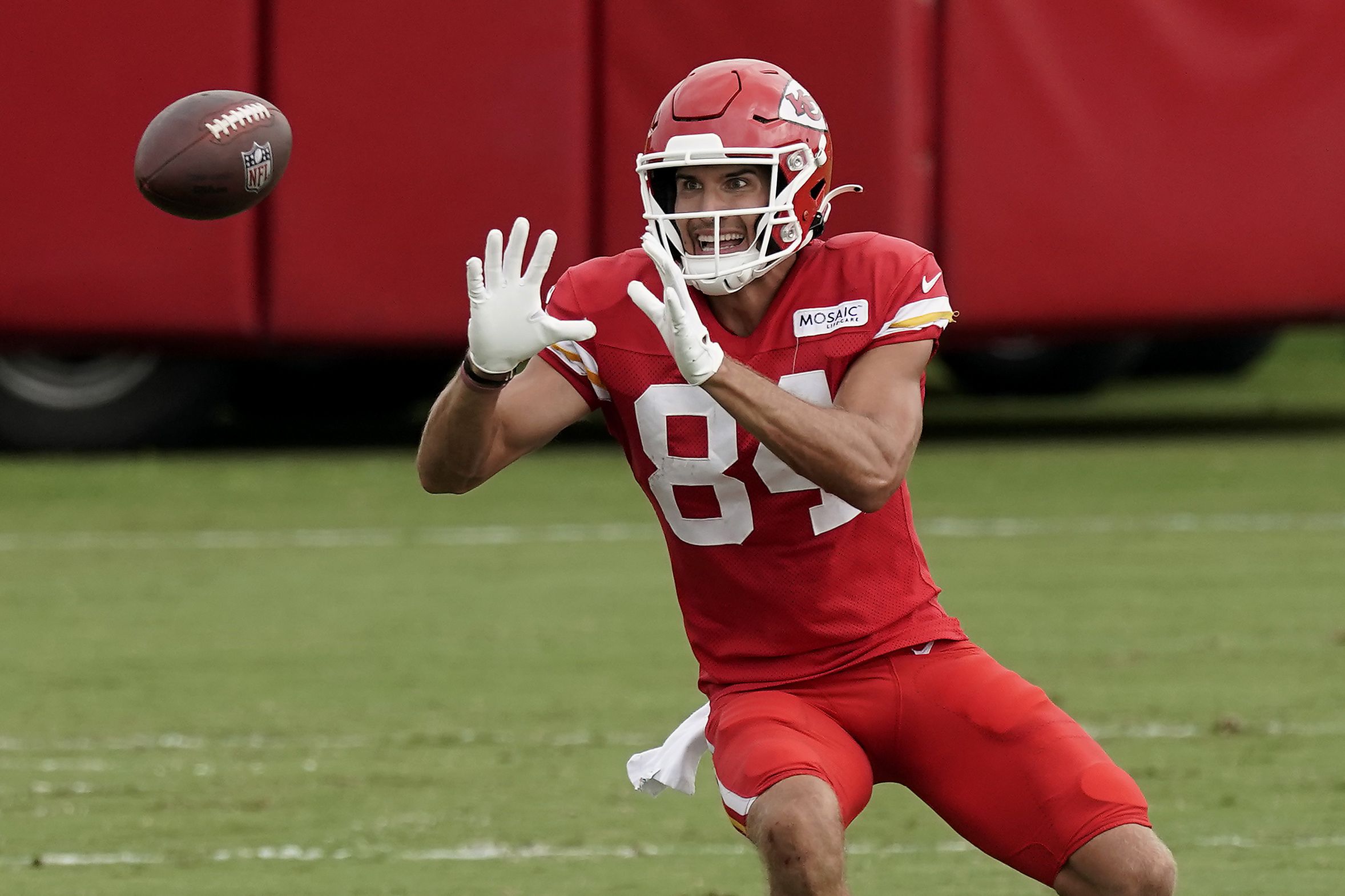 WATCH: Chiefs WR Justin Watson catches TD vs. Raiders…