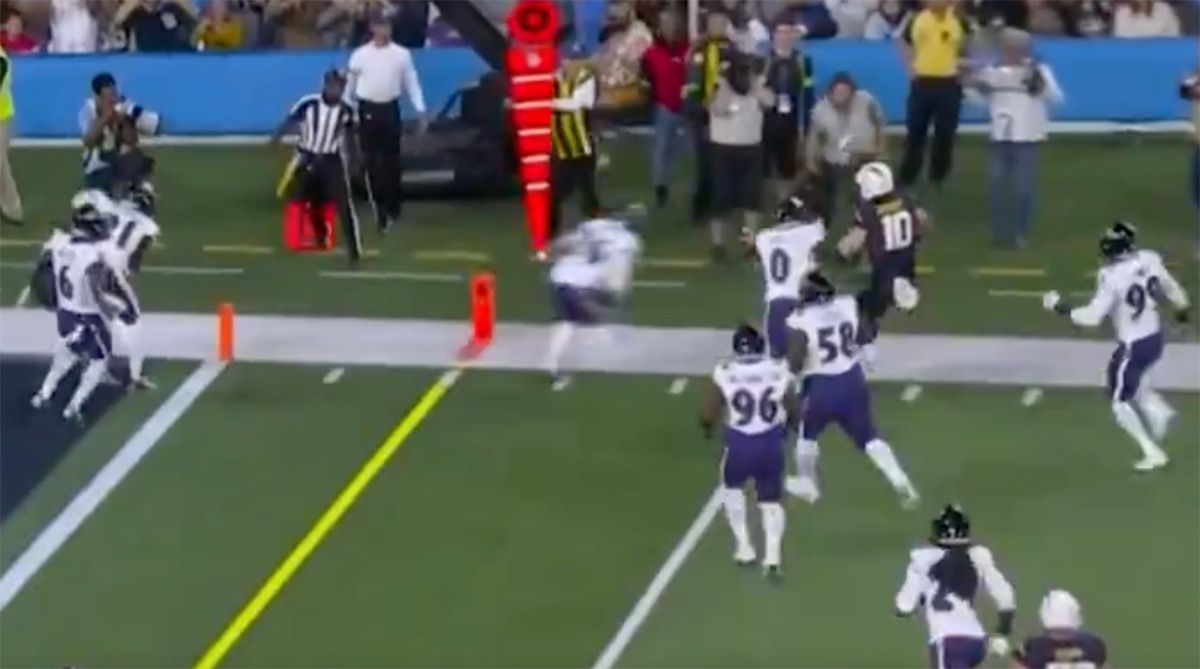 NFL Fans Were Baffled By Referee's No-Call on…
