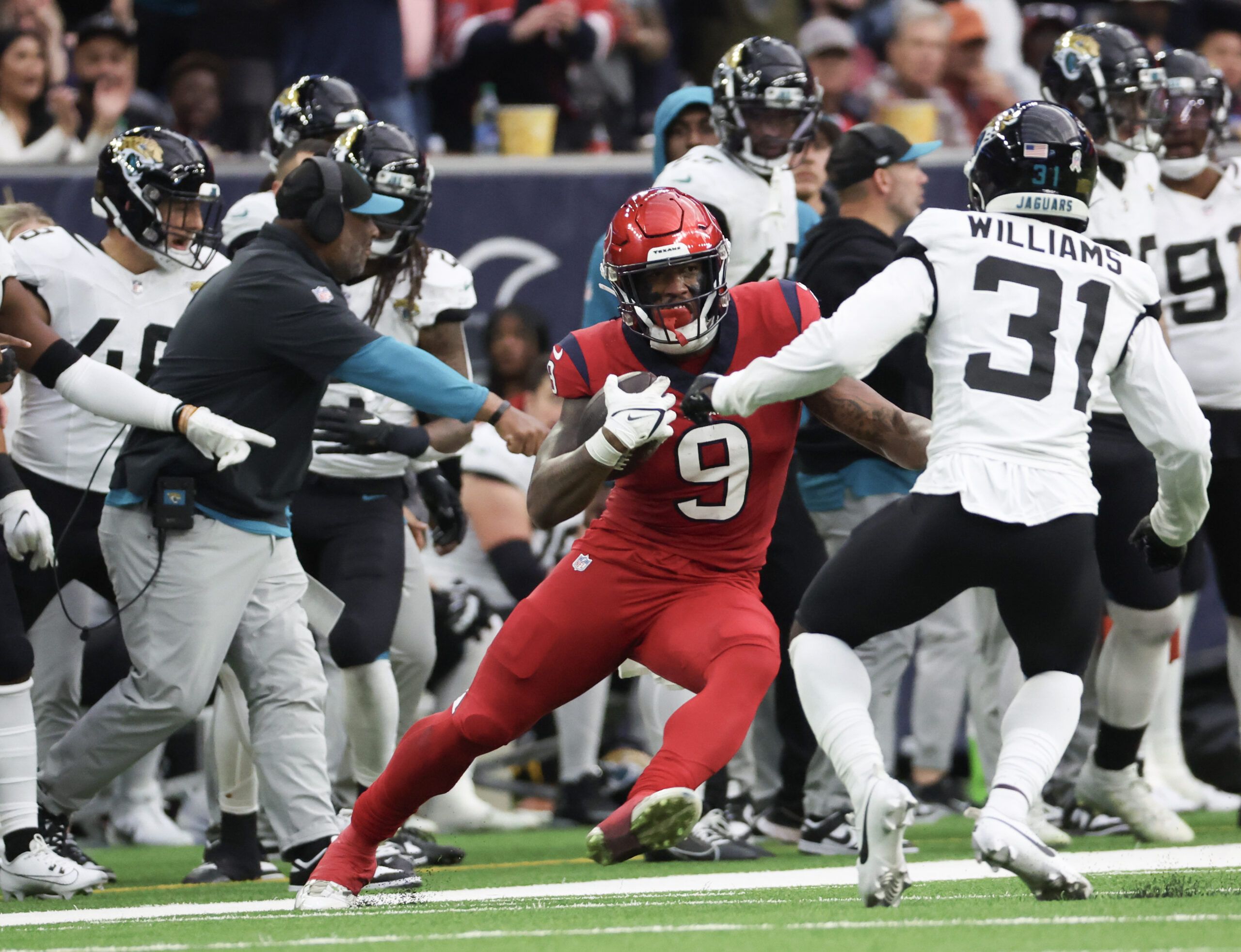 Texans TE Brevin Jordan took more fourth quarter snaps…