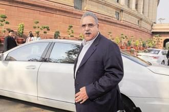 Vijay Mallya can seek emergency certificate to return…