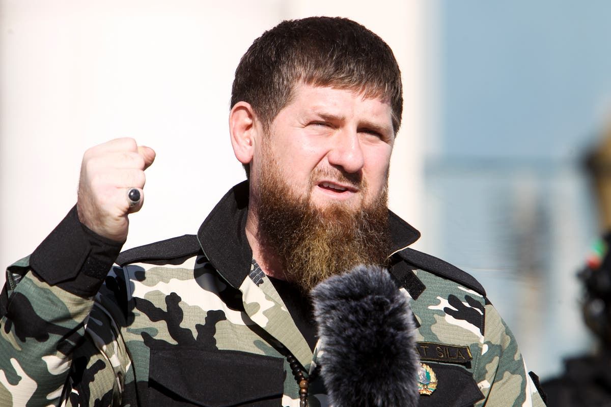 Chechen warlord Ramzan Kadyrov offers Putin thousands…