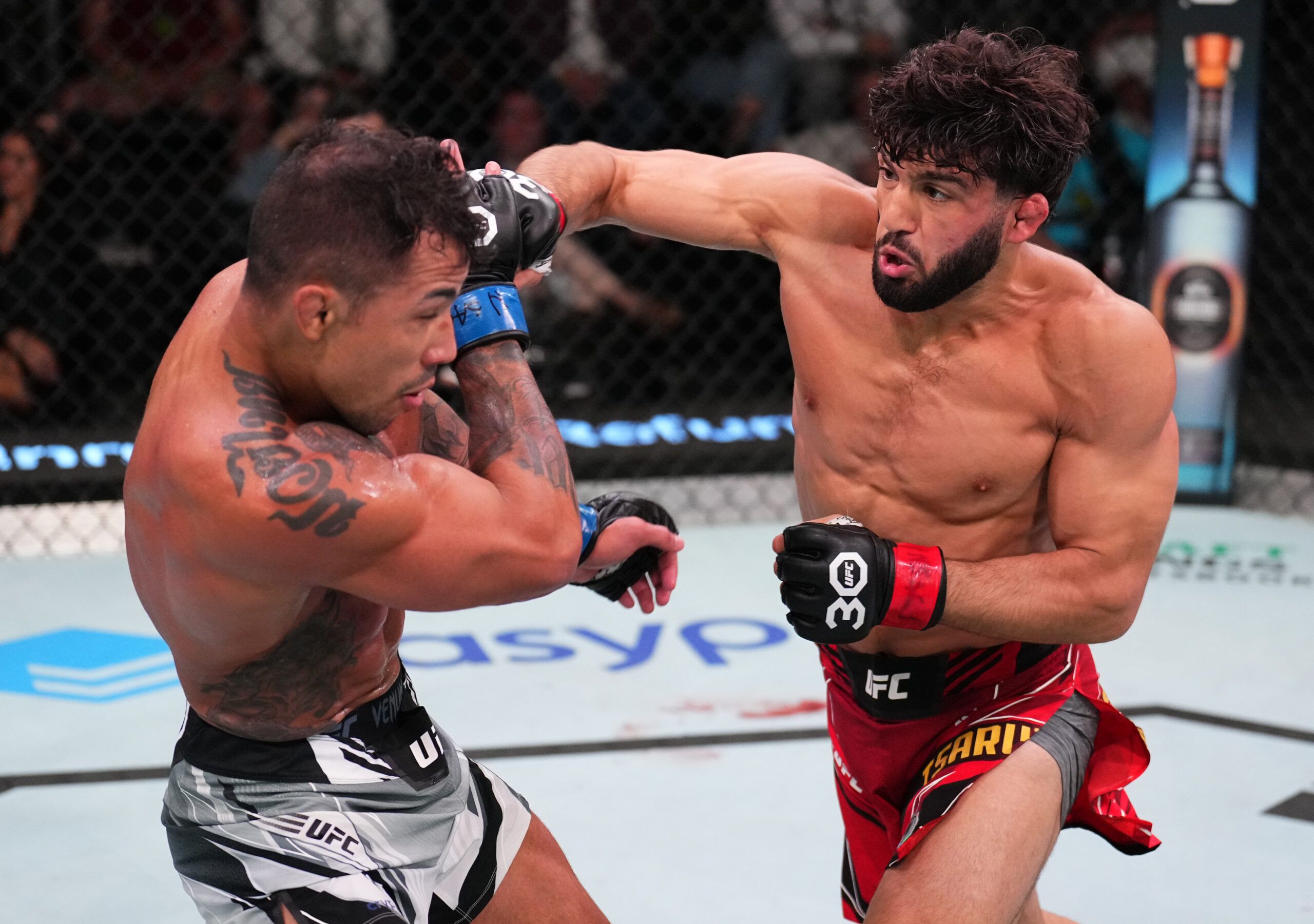 UFC free fight: Arman Tsarukyan stops Joaquim Silva in…