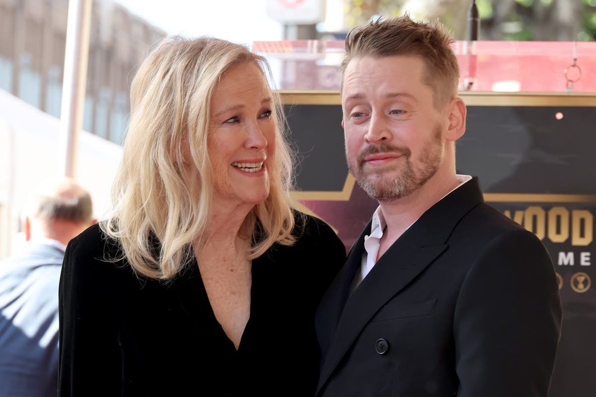 Macaulay Culkin reunites with Home Alone mum Catherine…