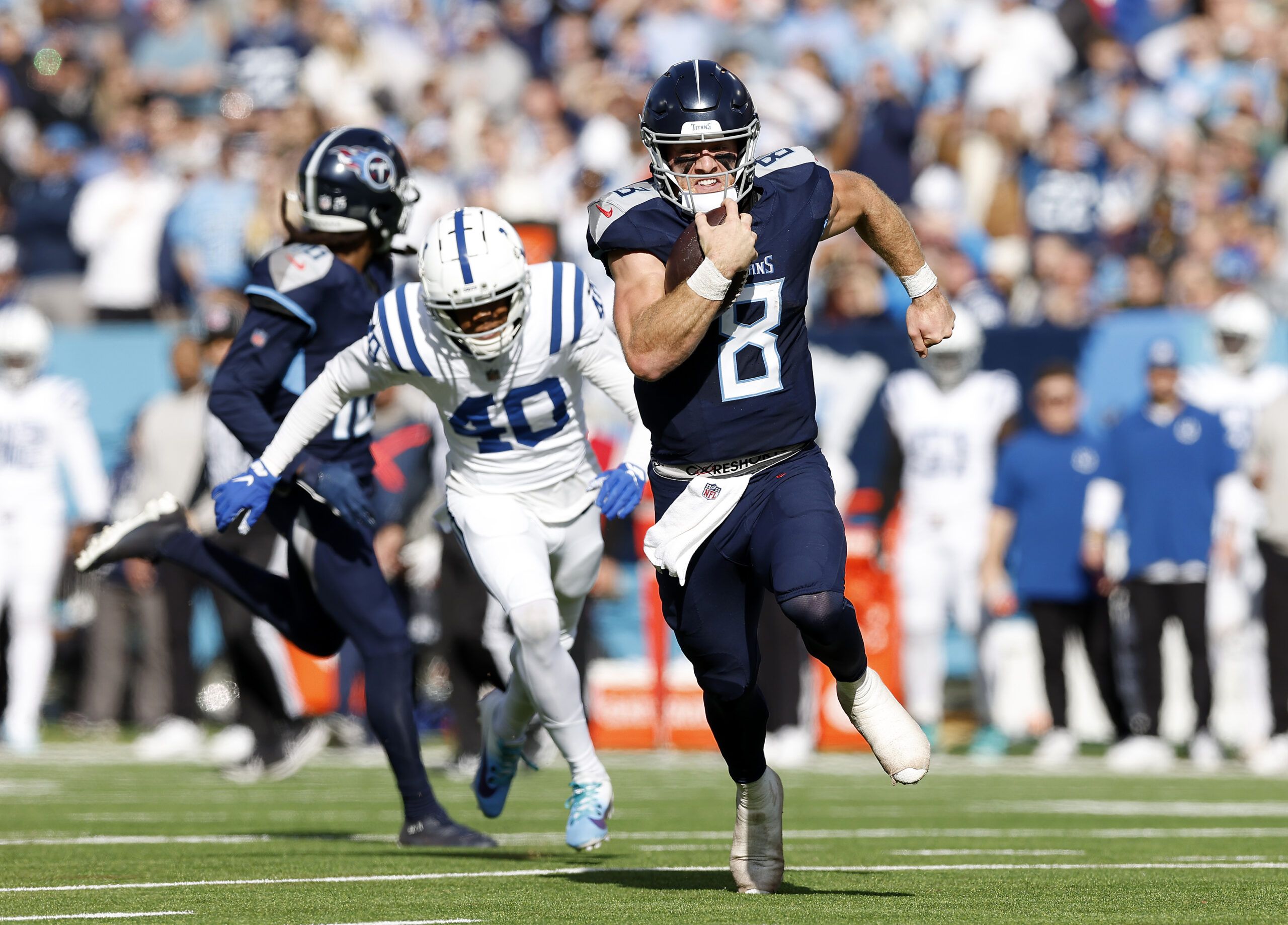 Titans quarterback Will Levis throws interception,…