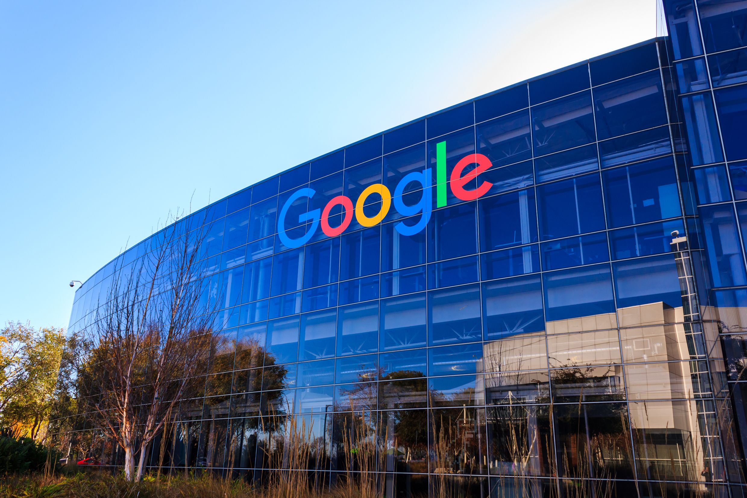 Alphabet (GOOGL) Stock Breakdown: Buy or Sell This…