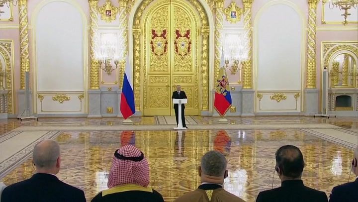 Vladimir Putin stands 70ft from British ambassador in…