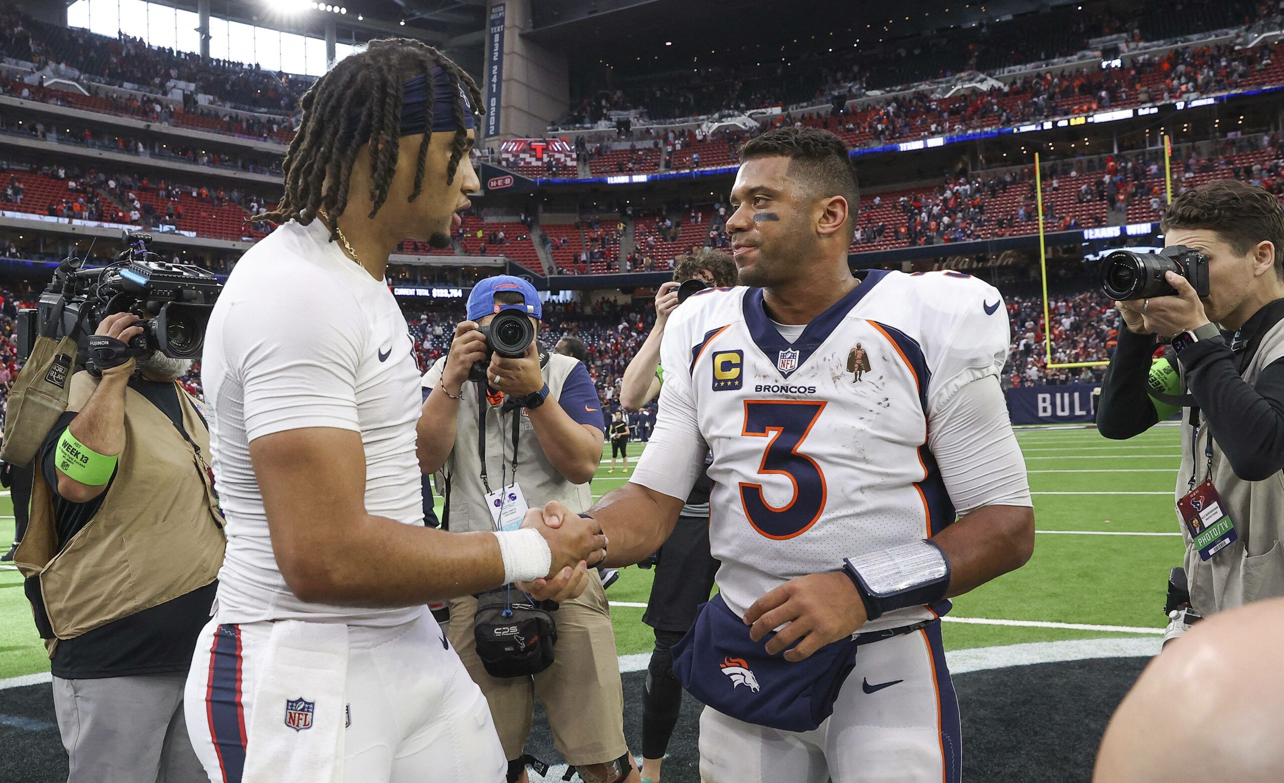 Ranking all 32 starting NFL QBs by passing yards going…