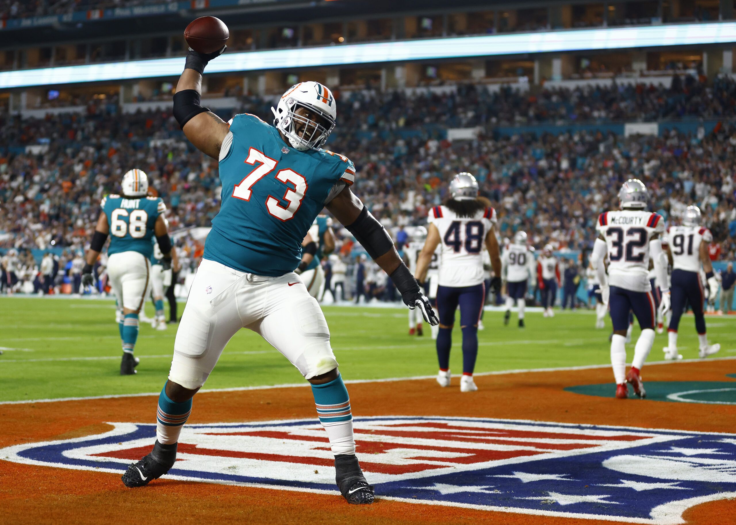 Social media reacts to Dolphins extending RT Austin…