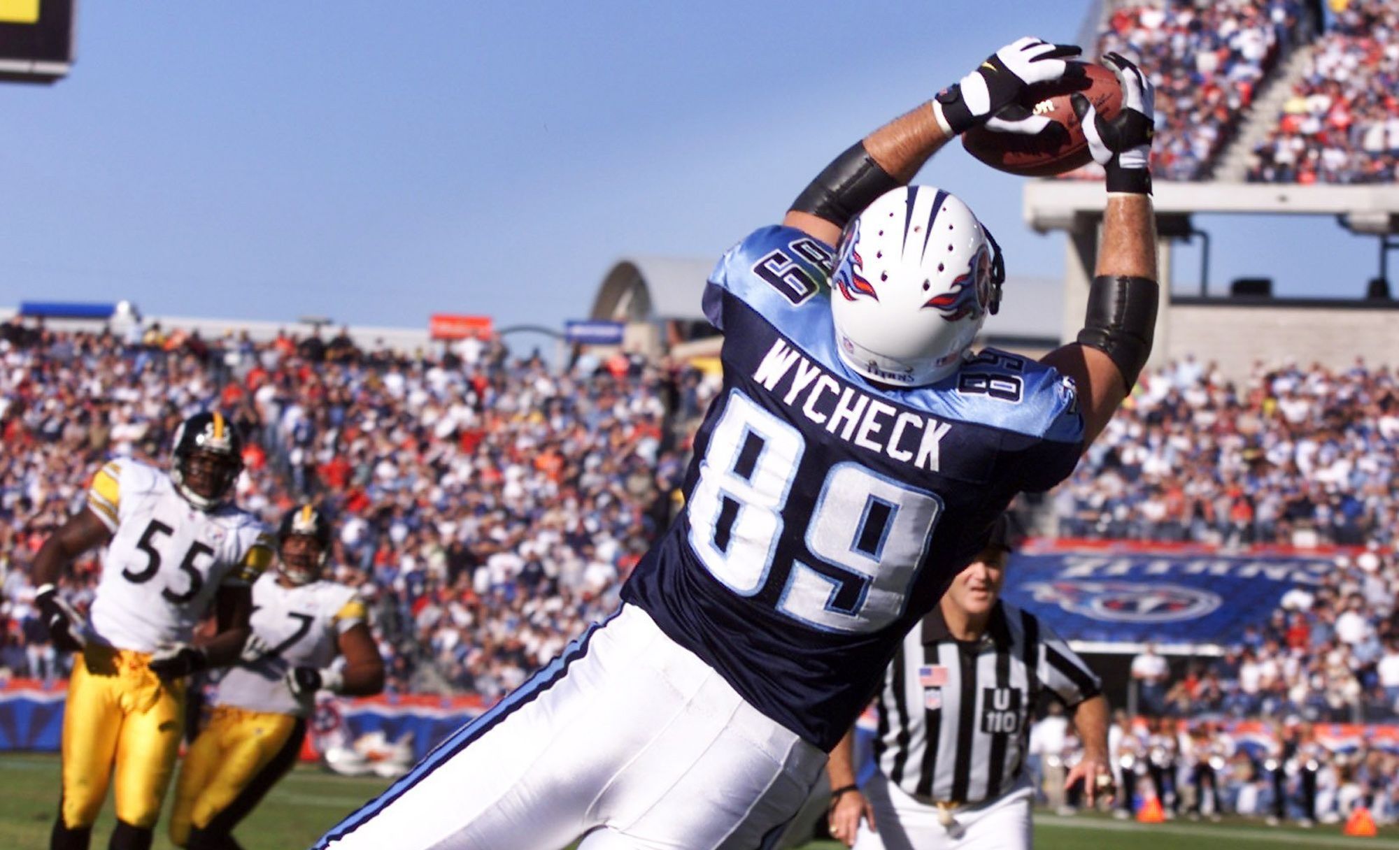 Fans mourned the death of former Titans TE Frank…