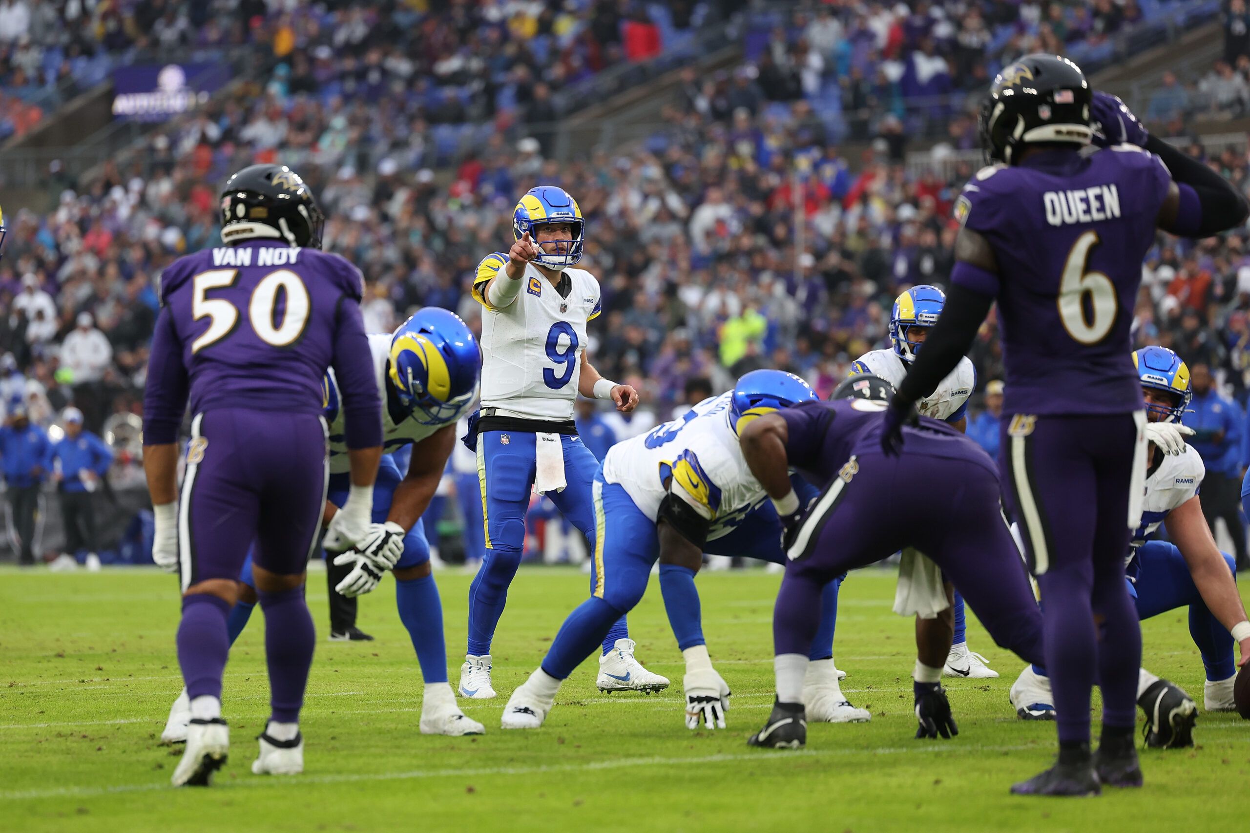 Top photos from Ravens 37-31 win over the Rams in Week…
