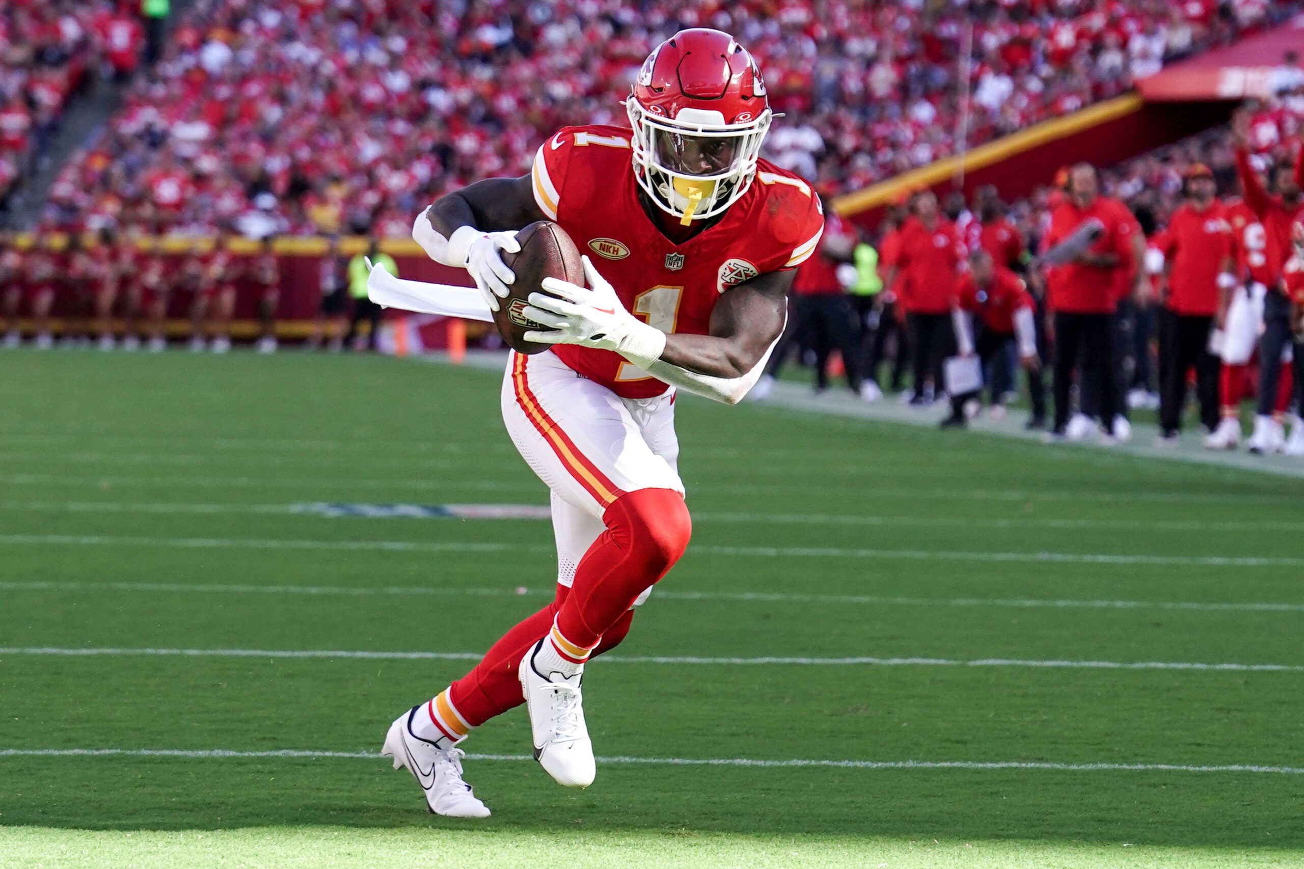 WATCH: Chiefs RB Jerick McKinnon rushes for TD vs.…