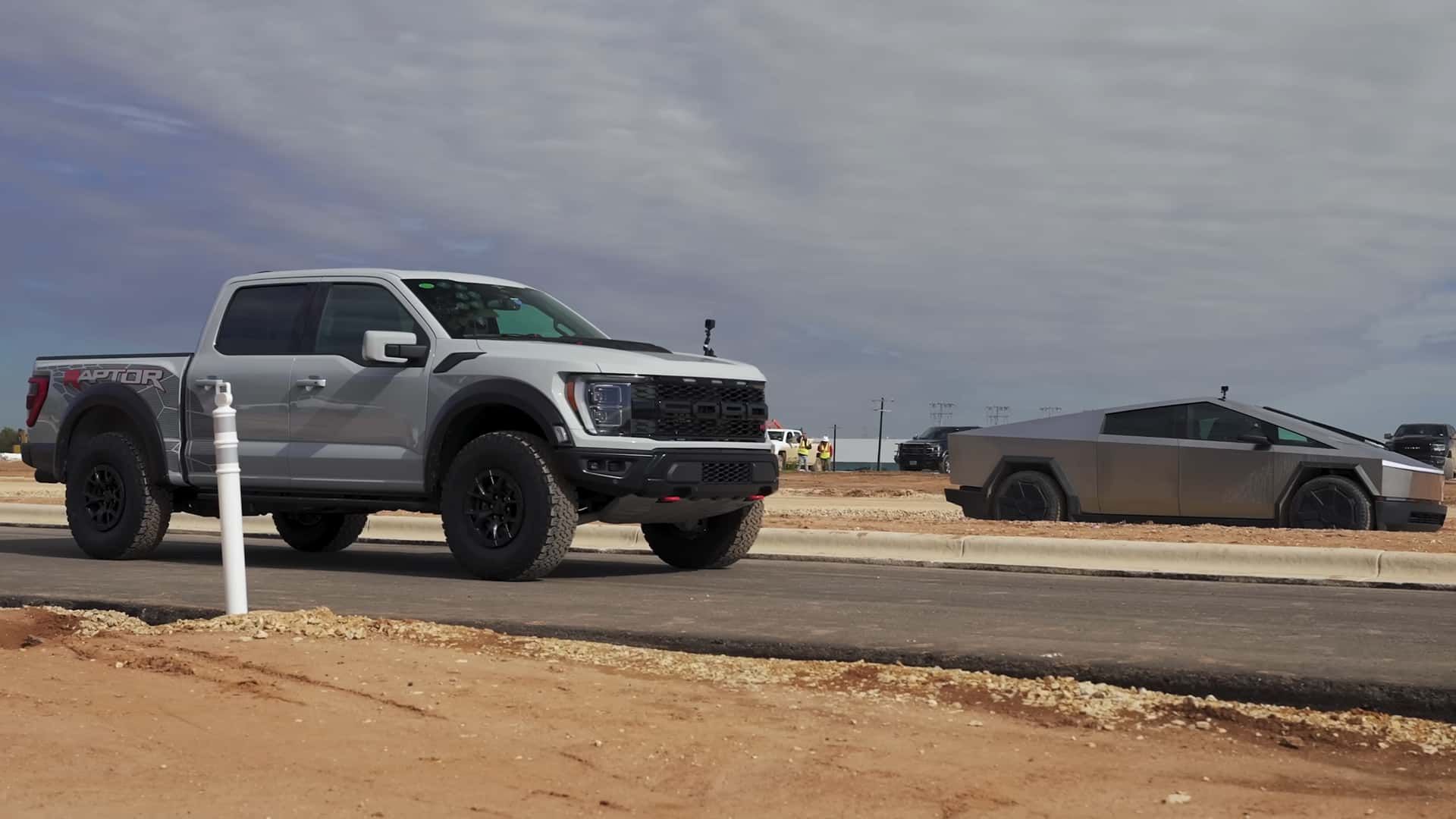 Cybertruck On Dirt Beats Raptor R On Pavement In Drag…