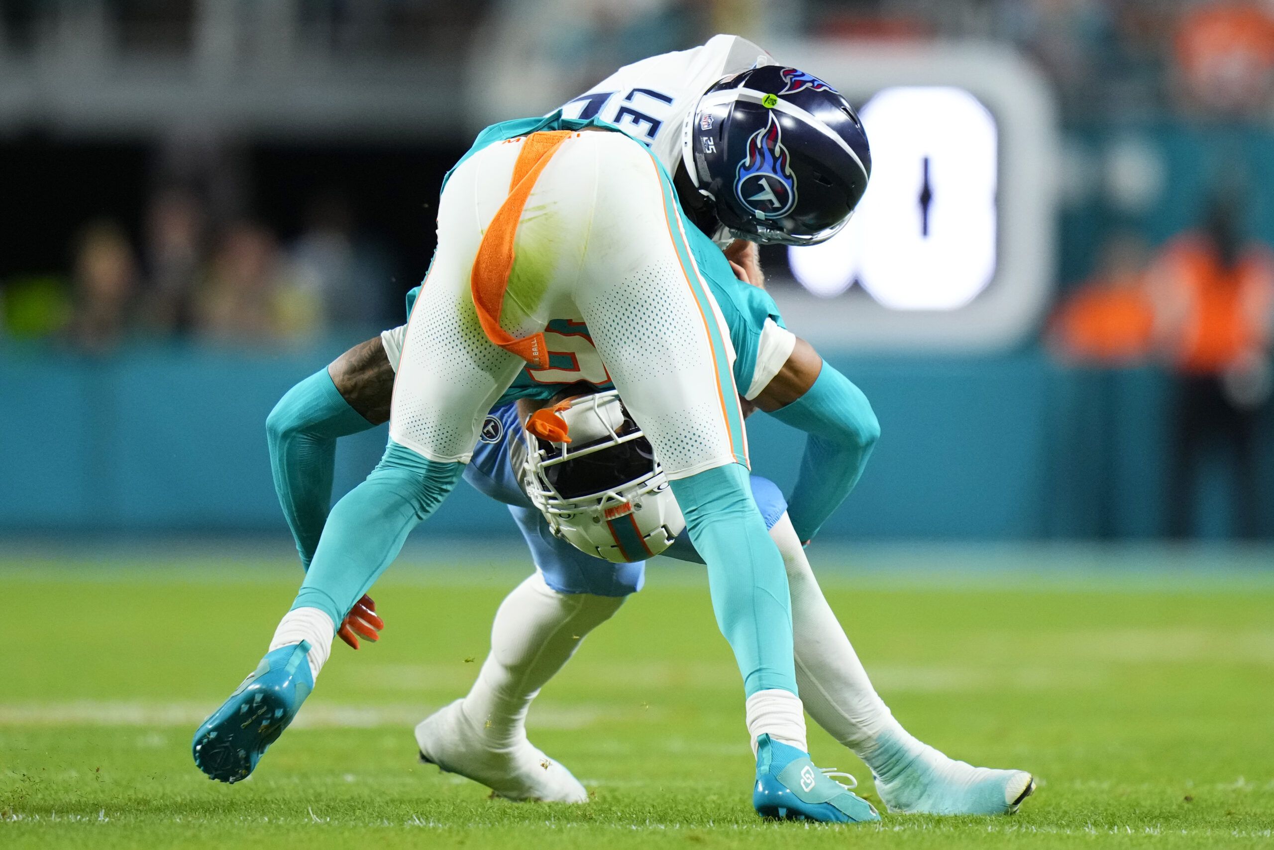 Watch: Will Levis lowers shoulder, trucks Jalen Ramsey