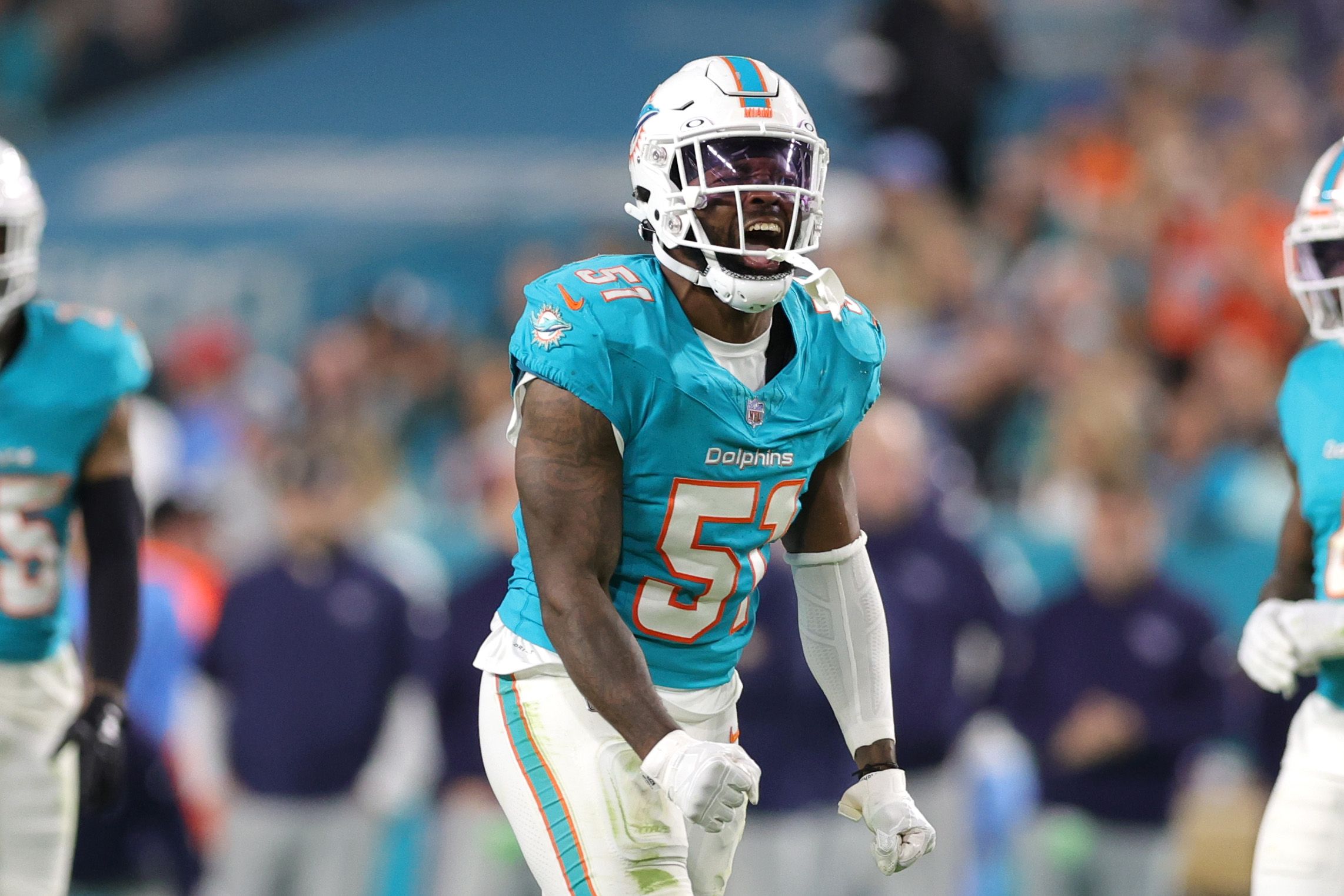 WATCH: Dolphins LB David Long mic’d up vs. Titans