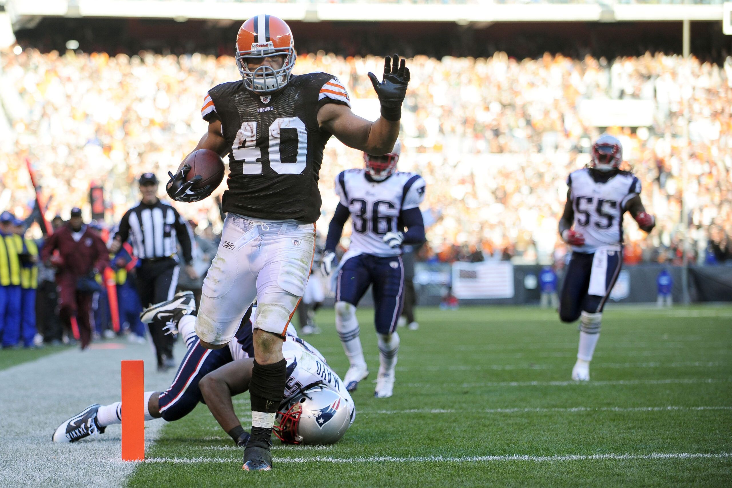 Former Browns RB Peyton Hillis breaks ceremonial…