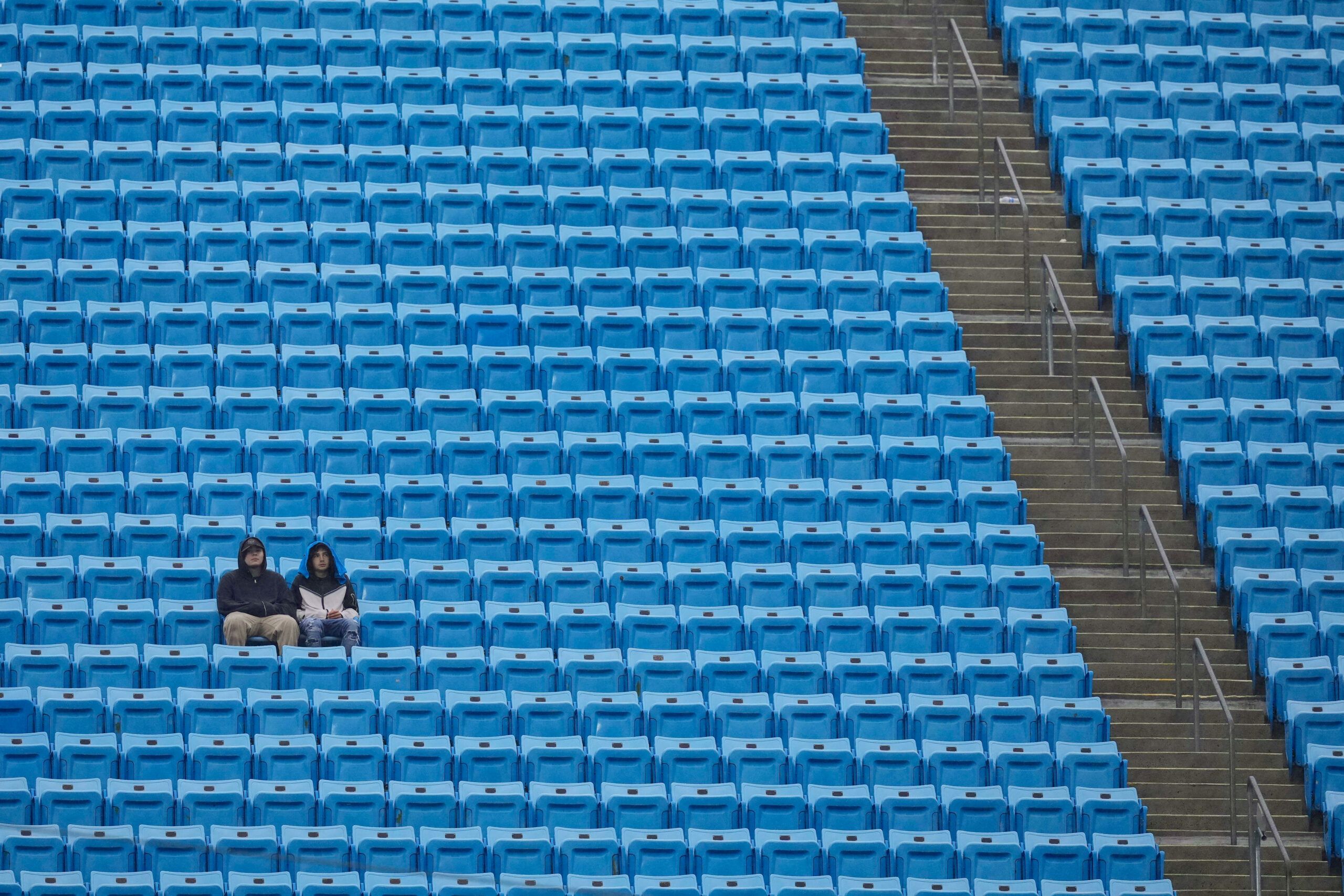 Falcons, Panthers playing to near-empty stadium in…