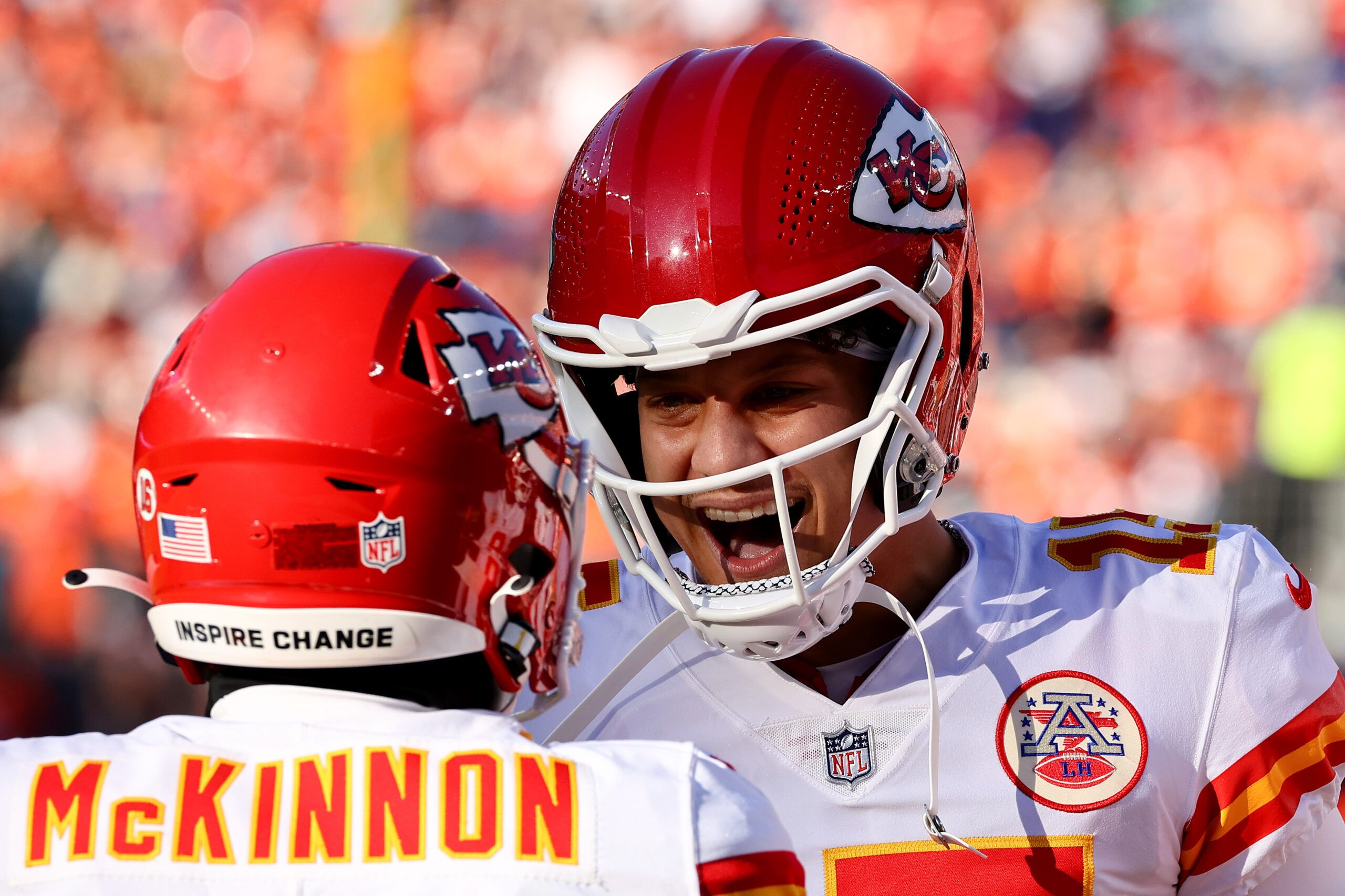 WATCH: Chiefs Patrick Mahomes hits Jerick McKinnon for…