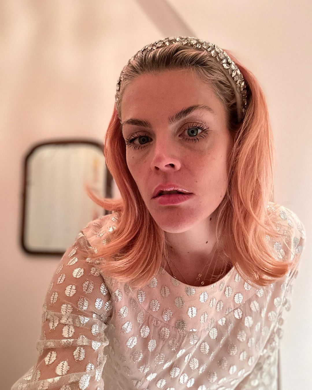 Elegance as an Attitude: Dressing Famous and…