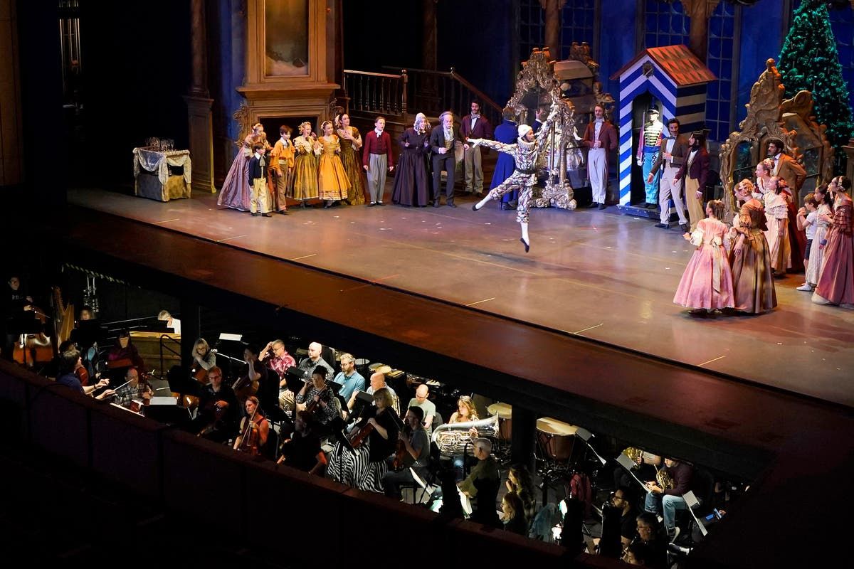 Playing live, 'Nutcracker' musicians bring unseen…