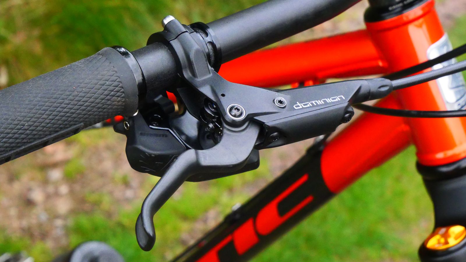 Hayes Dominion T4 brake review – light feeling levers…