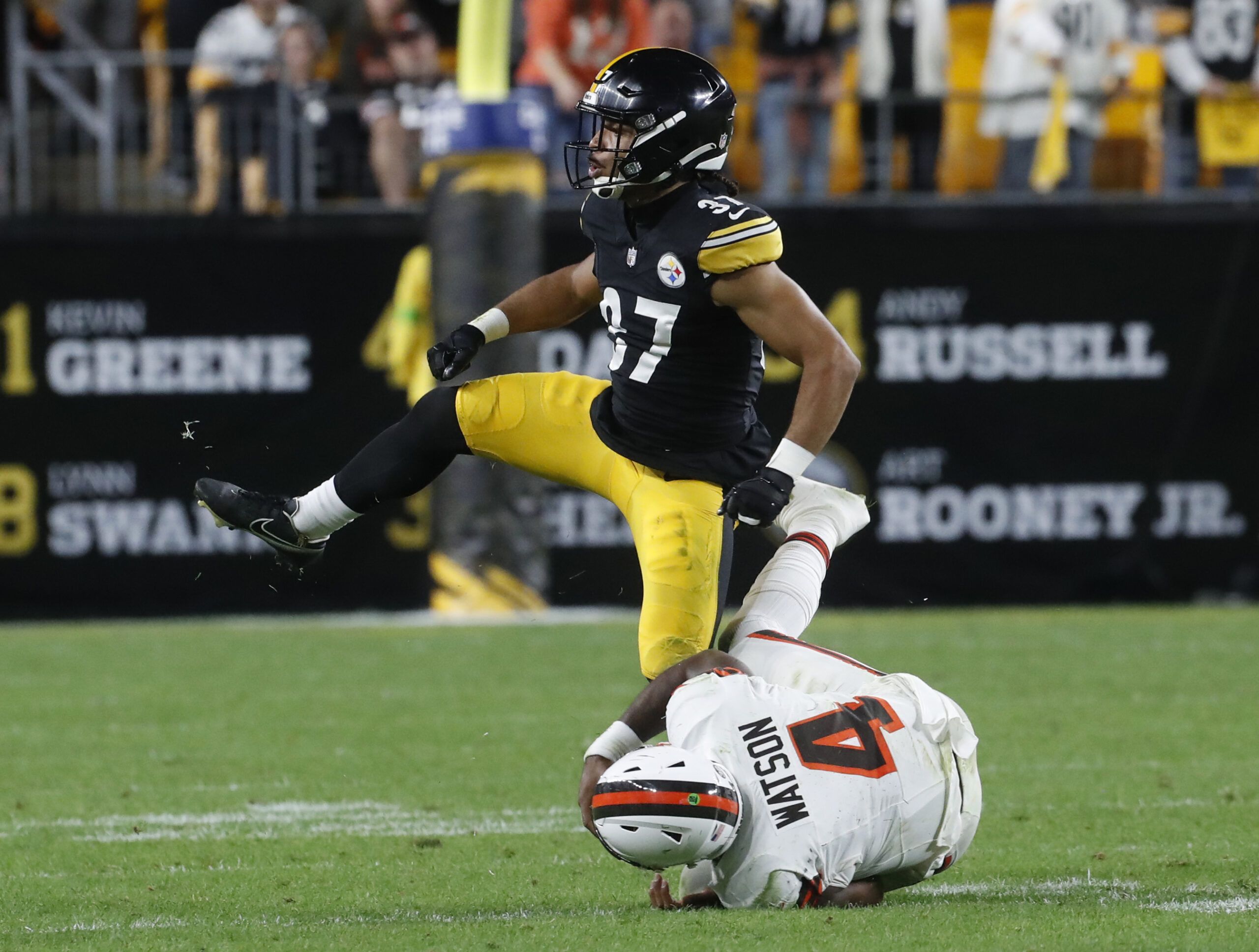 Steelers open 21-day practice window for Elijah Riley