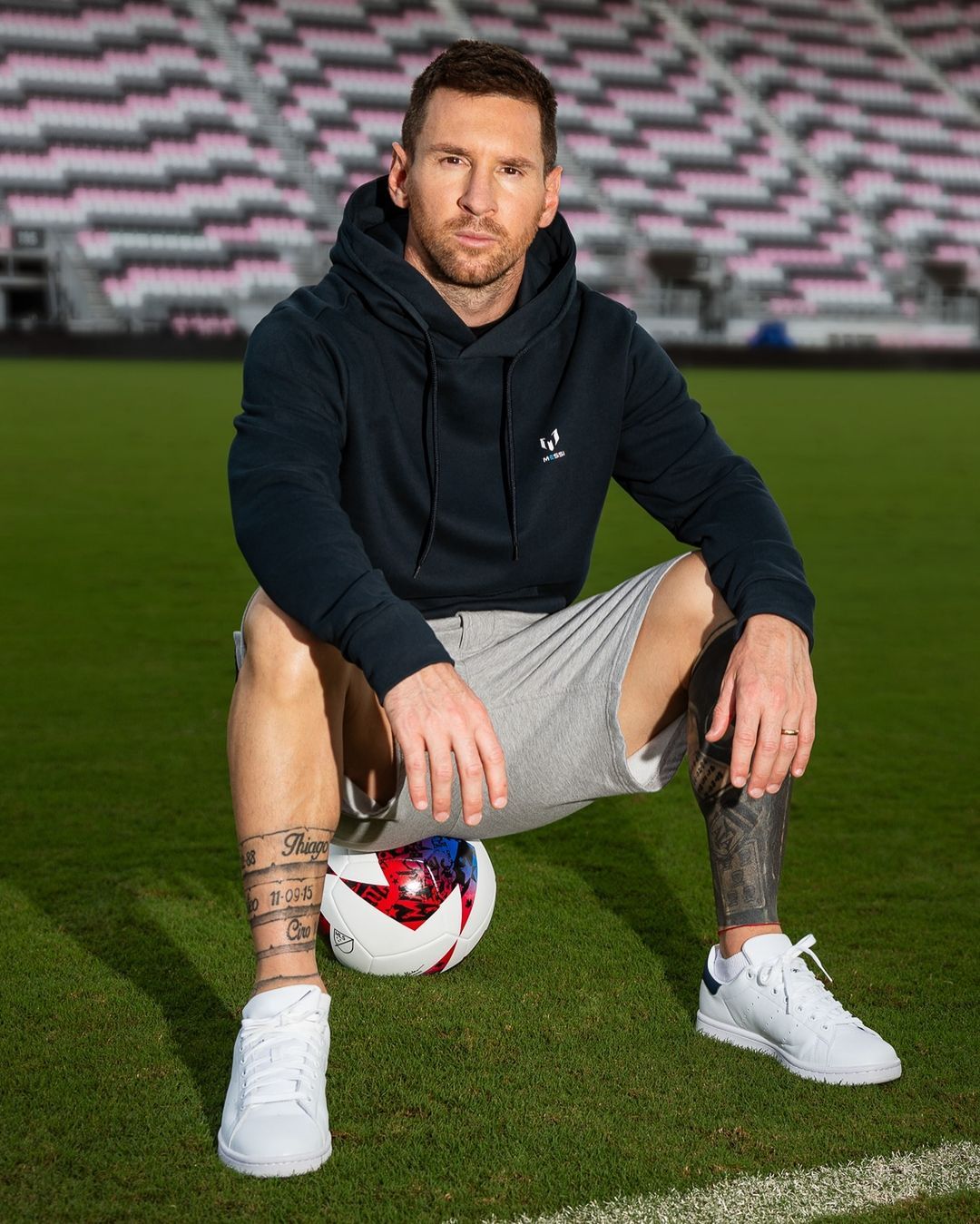 Leo Messi: A Stunning Photoshoot Showcasing Elegance…