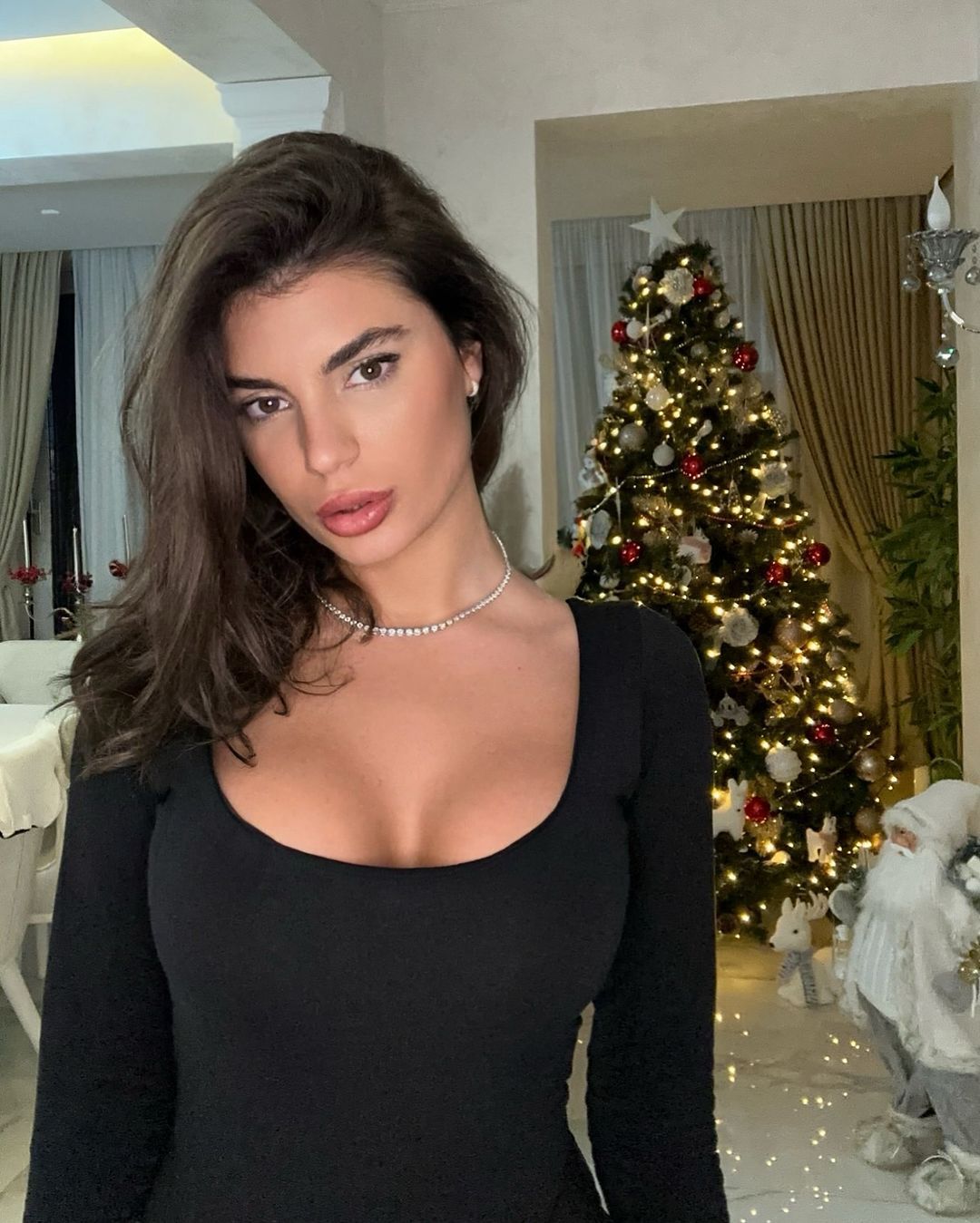 Eluding Elegance: Andjela Vukadinovic's Holiday…