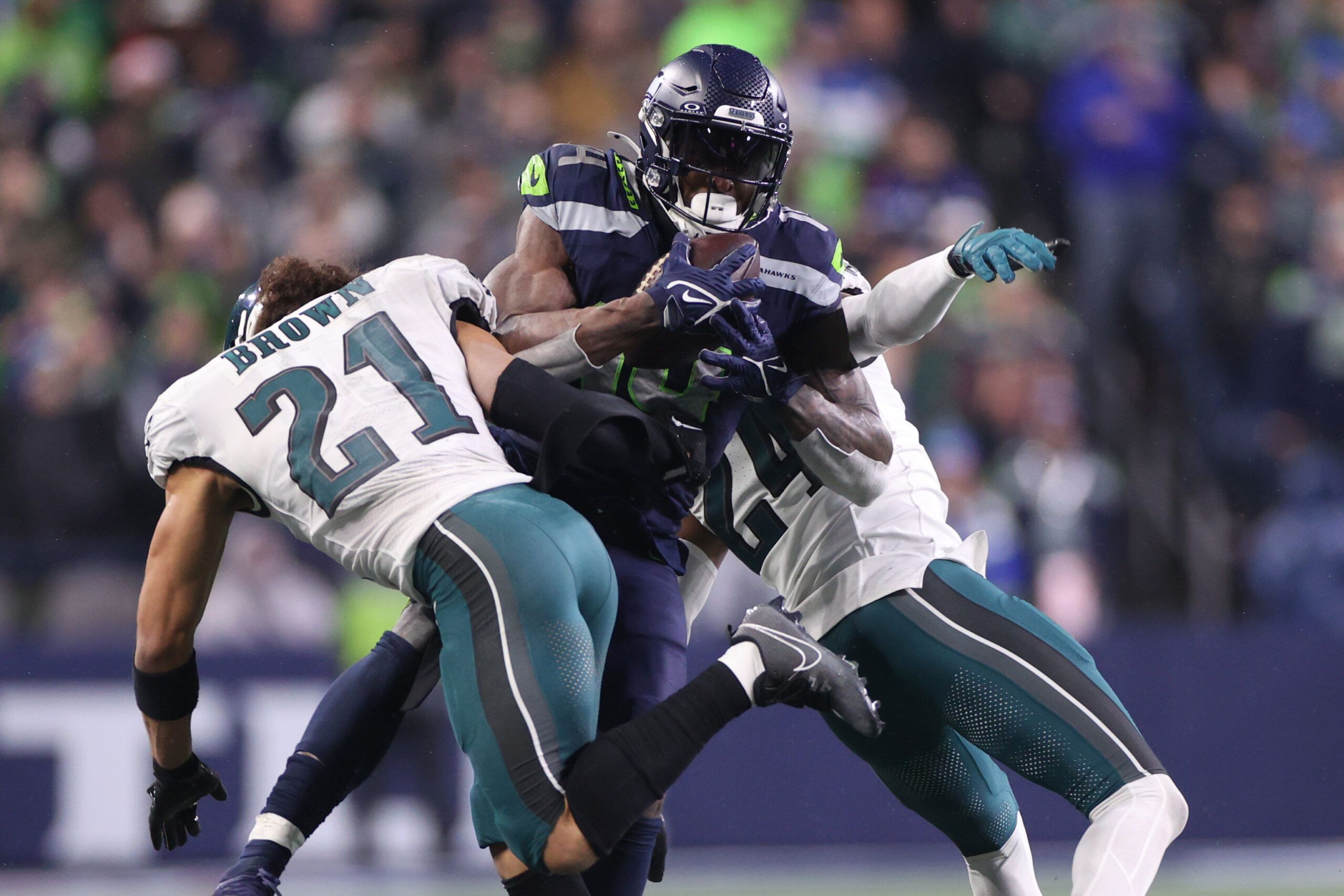 DK Metcalf reaches milestone only 2 receivers in NFL…