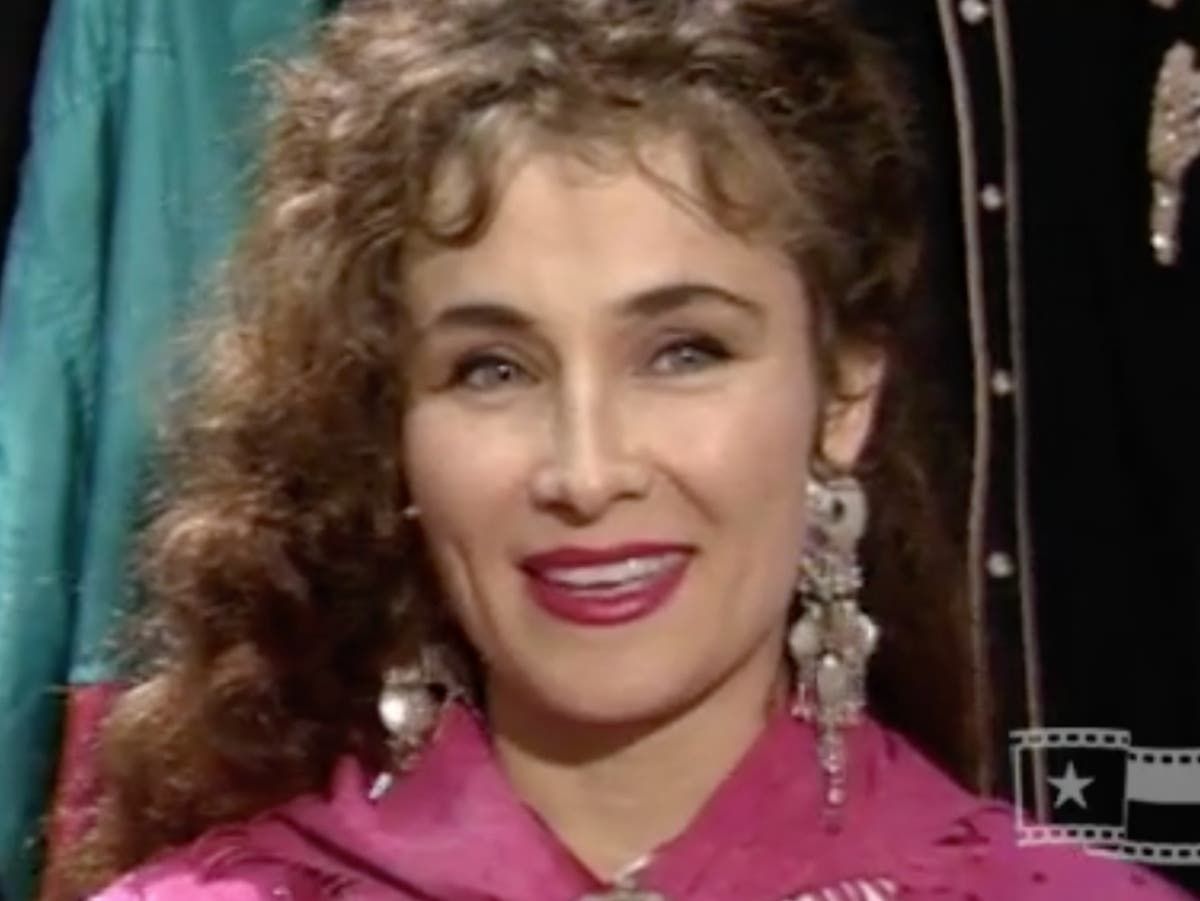 The Chicks’ founding member Laura Lynch dies in car…