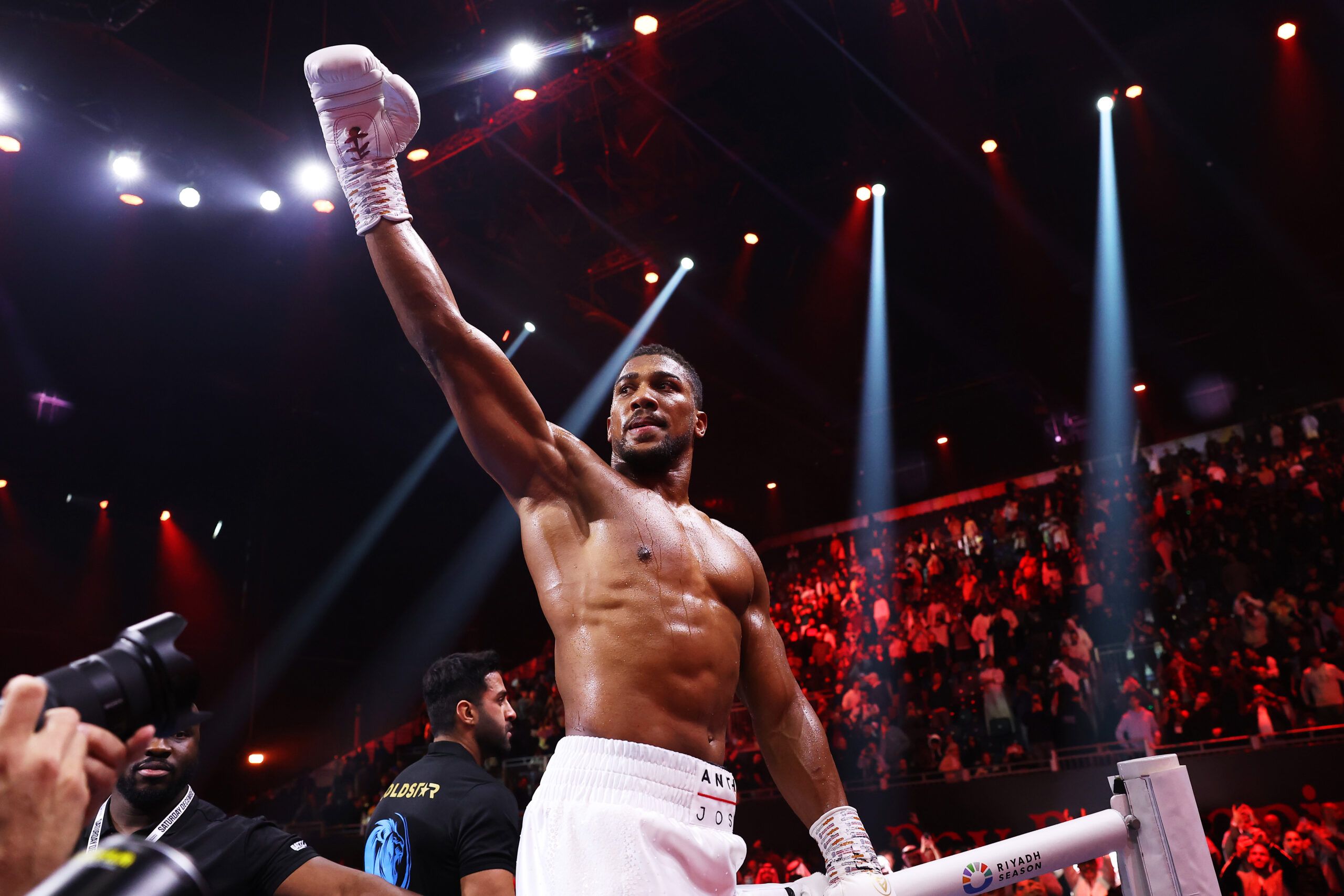 Anthony Joshua def. Otto Wallin at Day of Reckoning:…