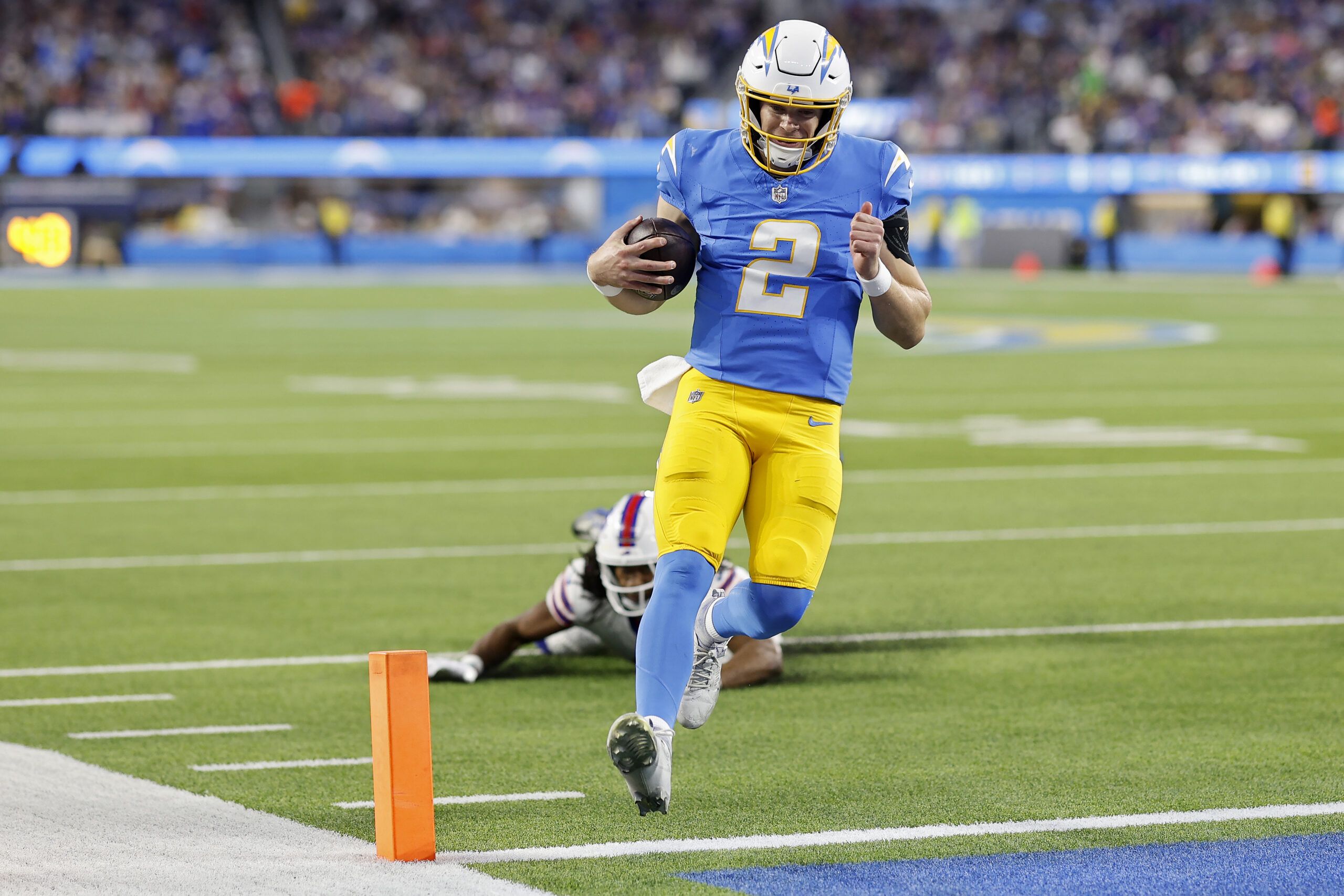 Highlight: Chargers QB Easton Stick extends the lead…