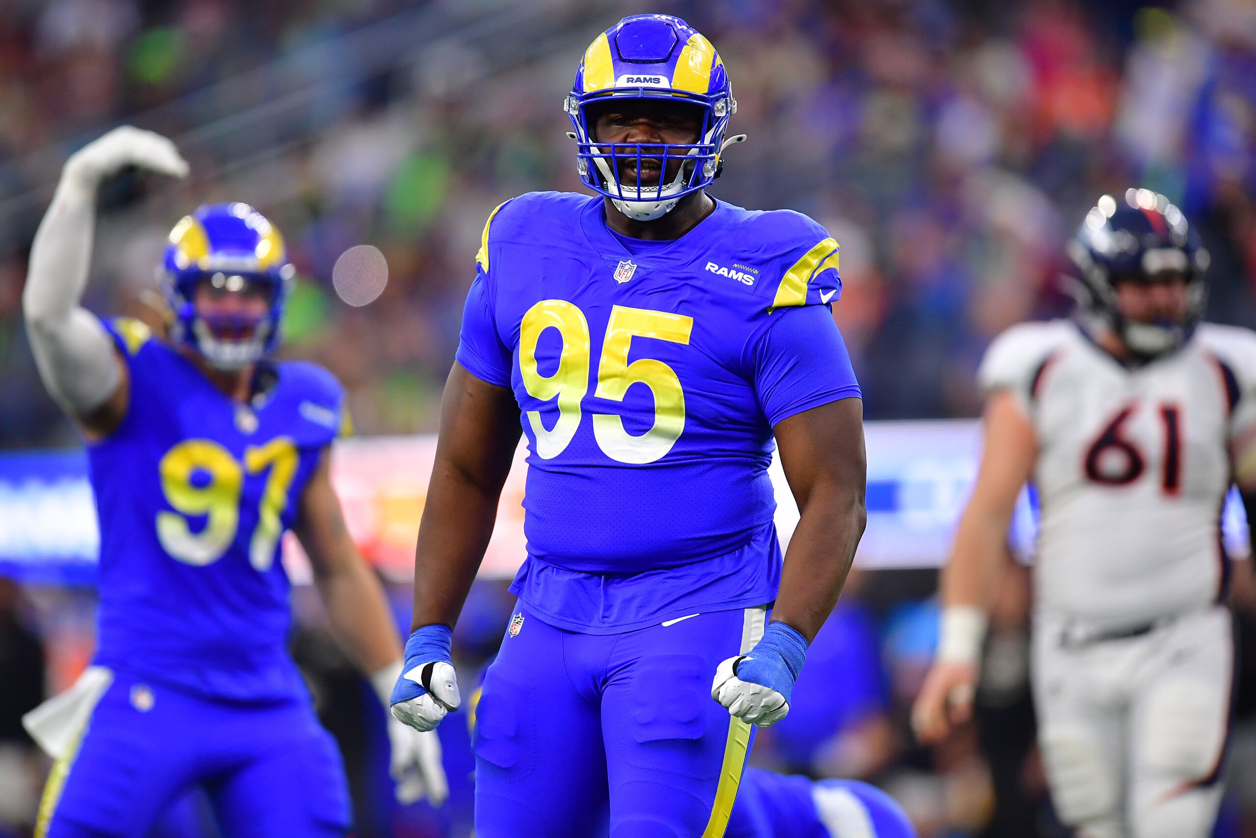 Watch: Bobby Brown is Rams’ ultimate hype man in the…