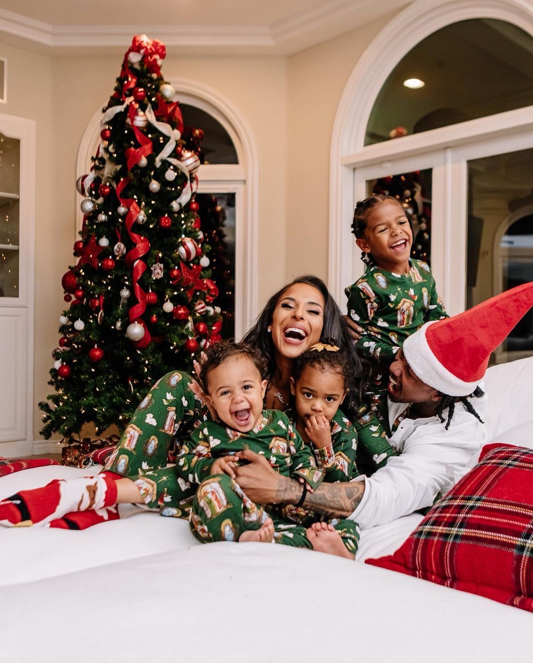 Capturing the Joy: Nick Cannon and his Family's…