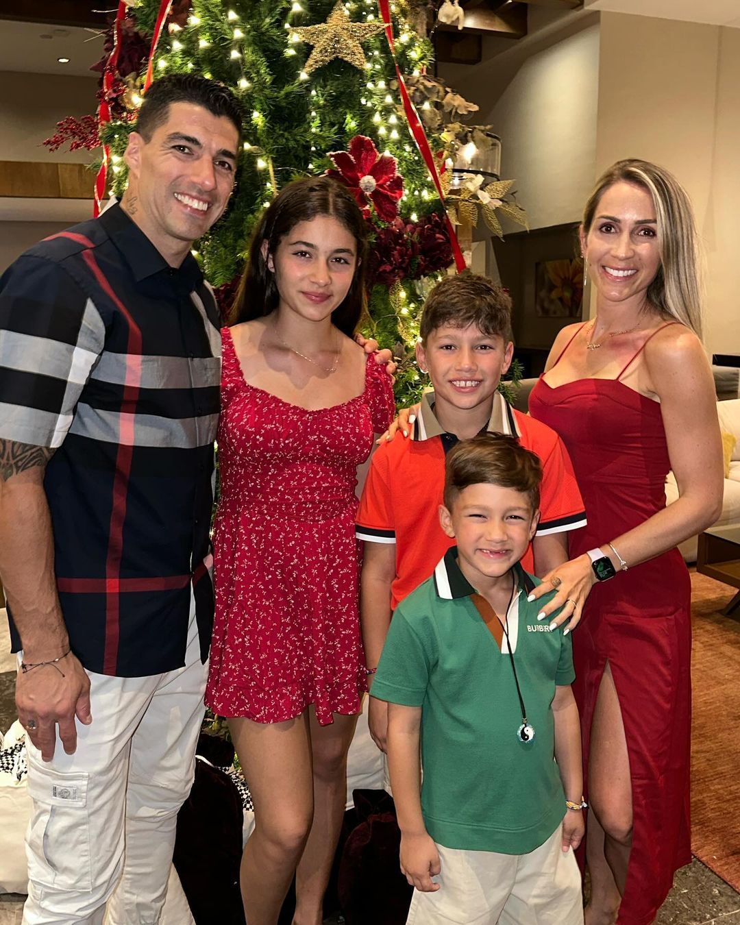 Surez Family Christmas: Sprinkling Joy and Warmth in…