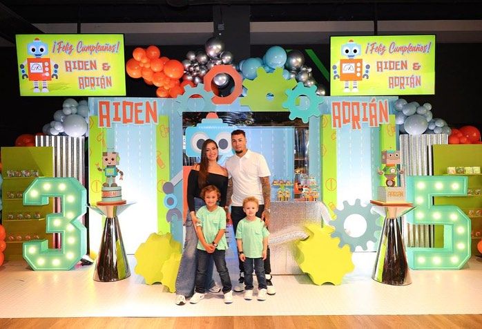 Javy Baez's Family Celebrates and Spreads Joy during…