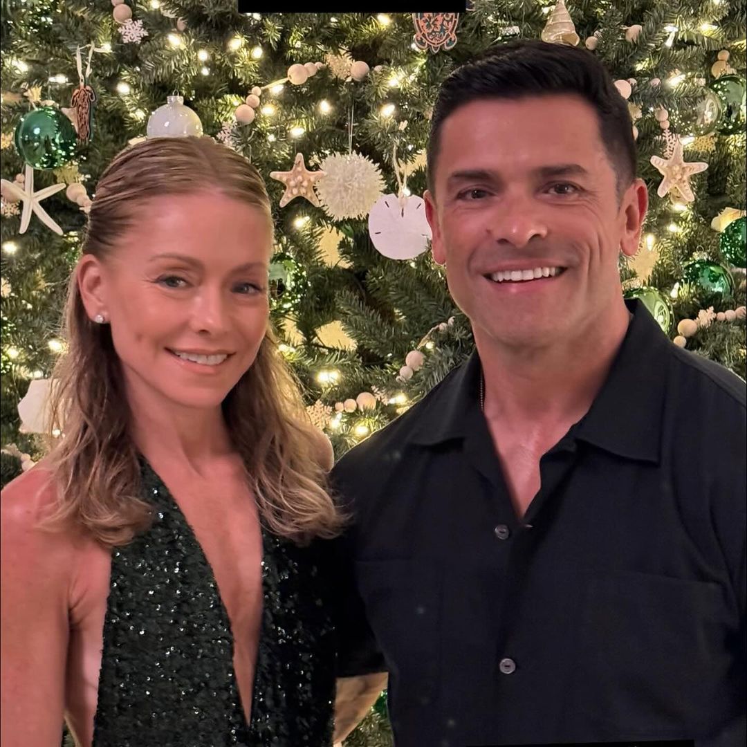 Kelly Ripa Spreads Christmas Cheer in Instagram Post…
