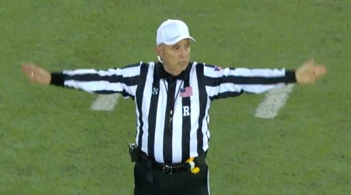 Sports Illustrated - College Football Referee…
