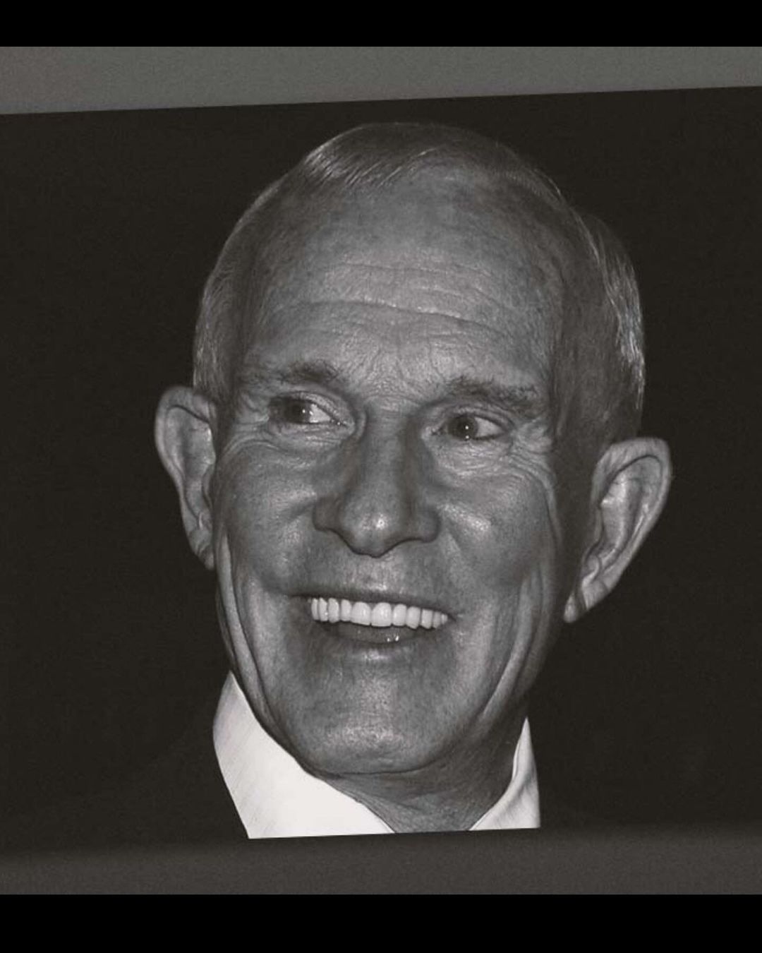 Remembering Tommy Smothers: A Fond Tribute to a Comedy…