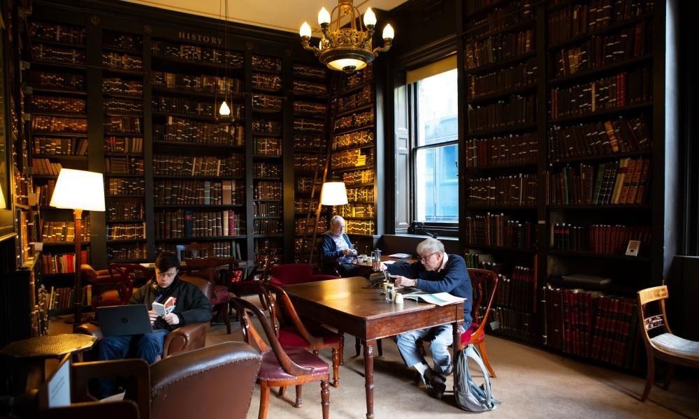 218-year-old library above Manchester pub prepares for…