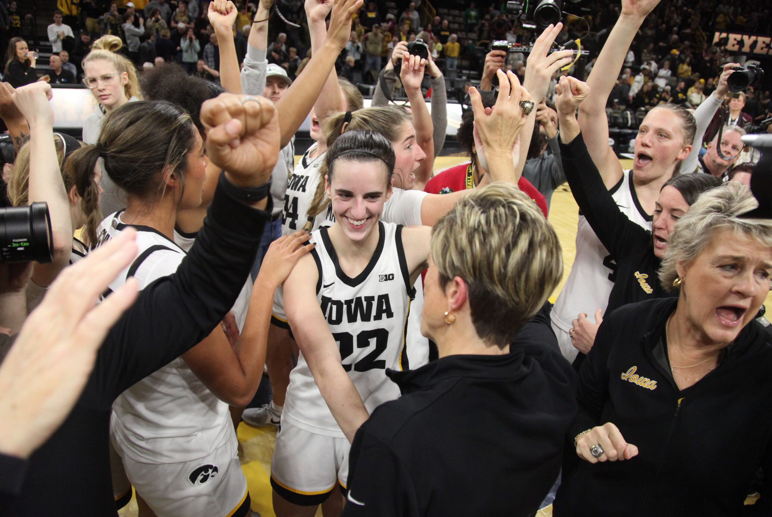 Caitlin Clark’s ridiculous assist vs. Minnesota set…
