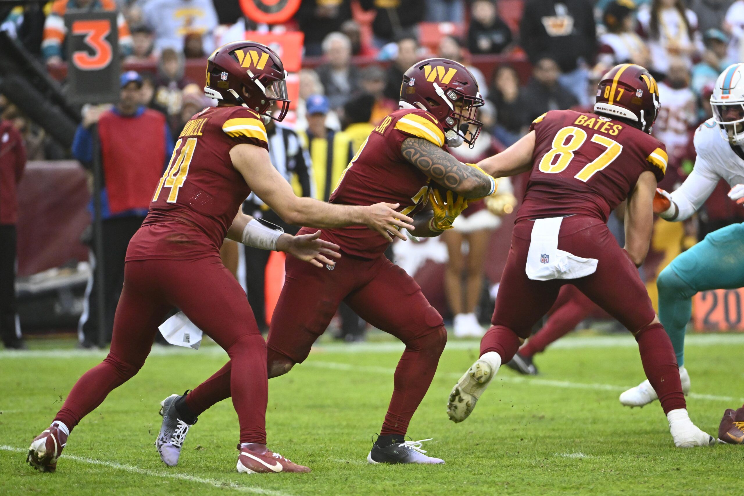 49ers lead Commanders 13-10 at halftime