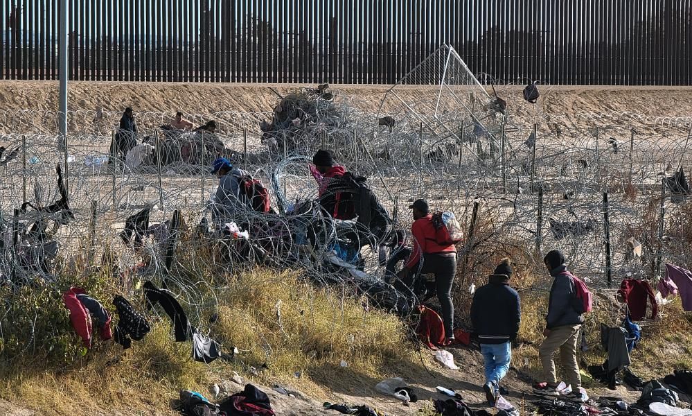 US-Mexico border crossings in December set monthly…