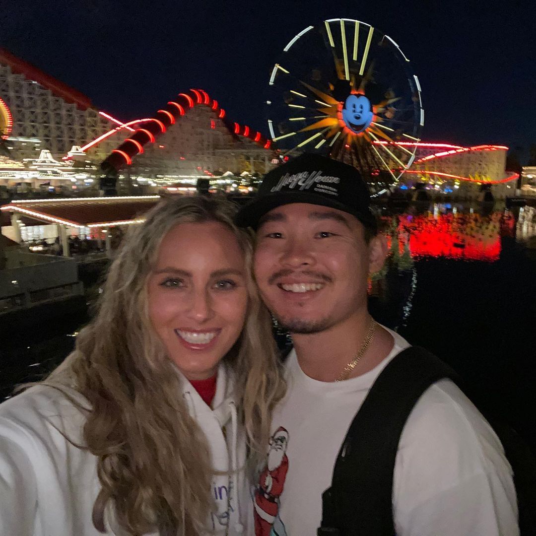 Keston Hiura and Wife Celebrate New Year with Cute…