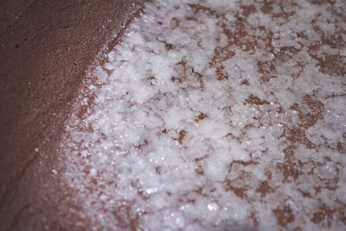 How Native familes make salt at one of Hawaii's last…