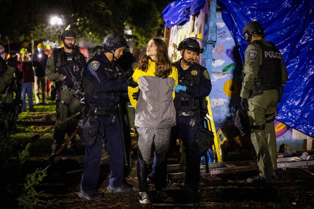 Police clear Berkeley’s historic People’s Park in…