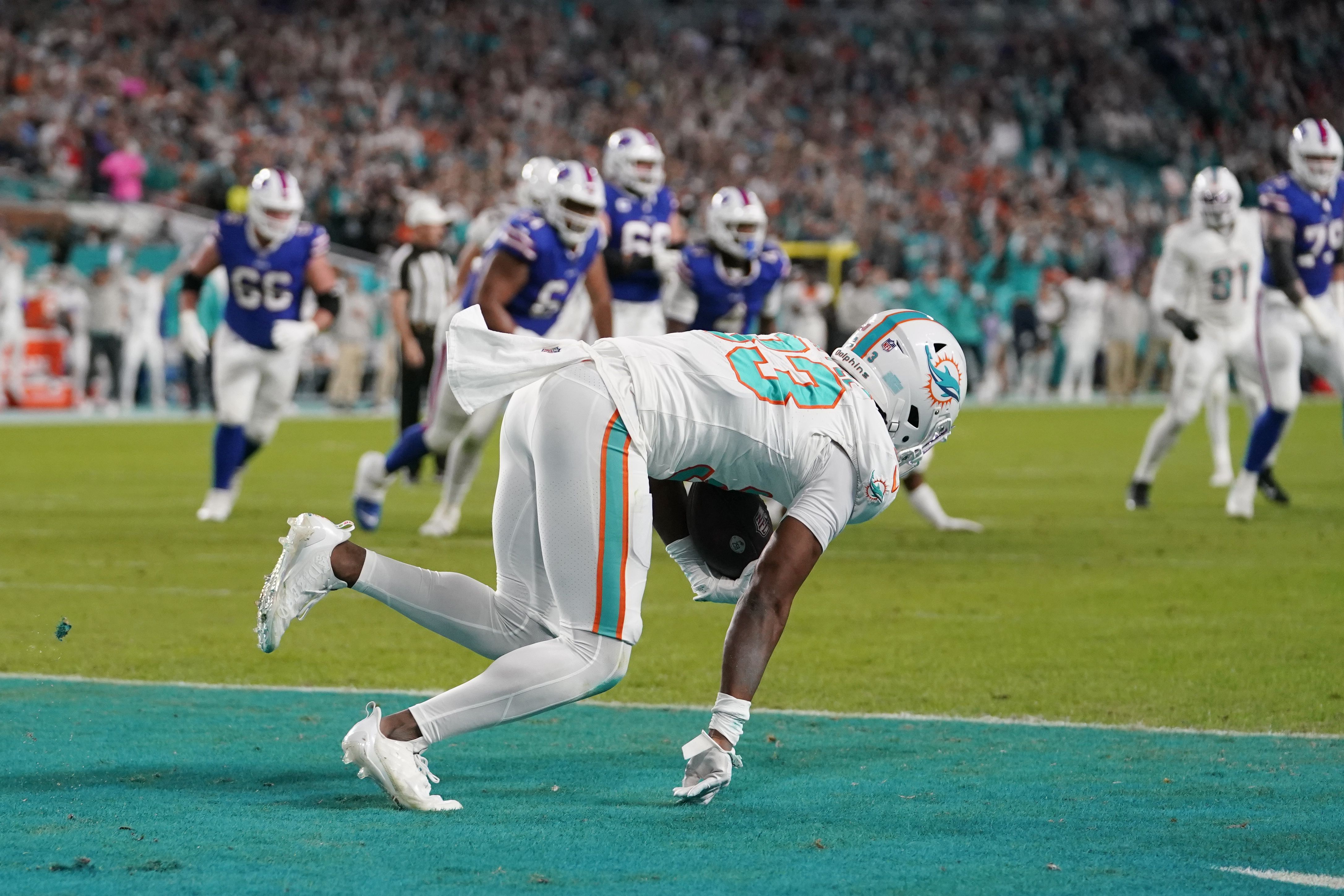 Bills Secure AFC East Title, Rally Past Dolphins for…
