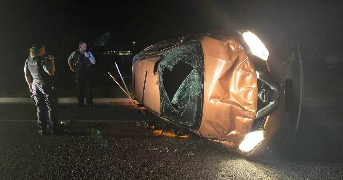 Teenagers allegedly flee scene after stolen car crashes